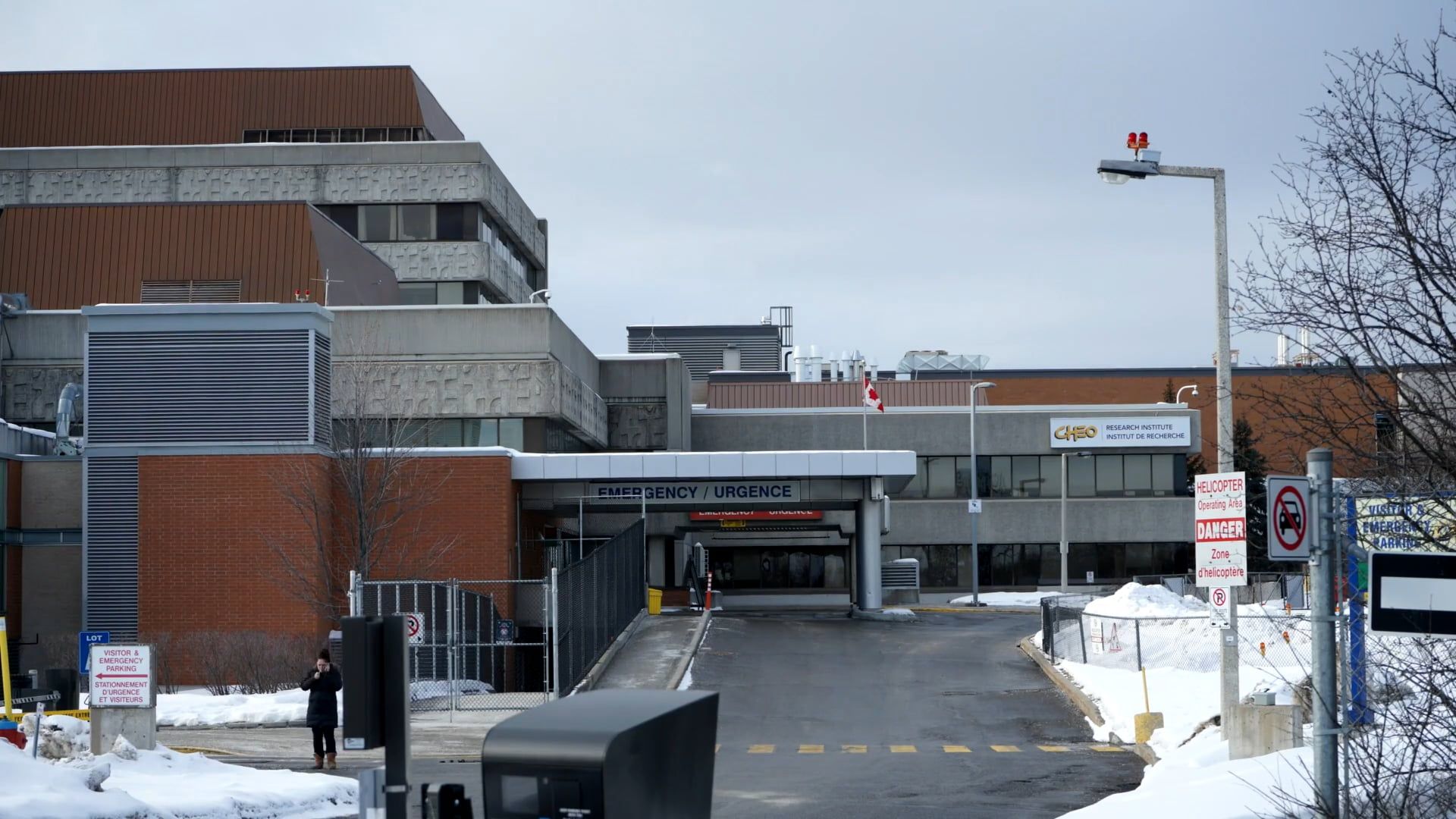 Time Lapse Video of a Hospital Emergency Entrance · Free Stock Video