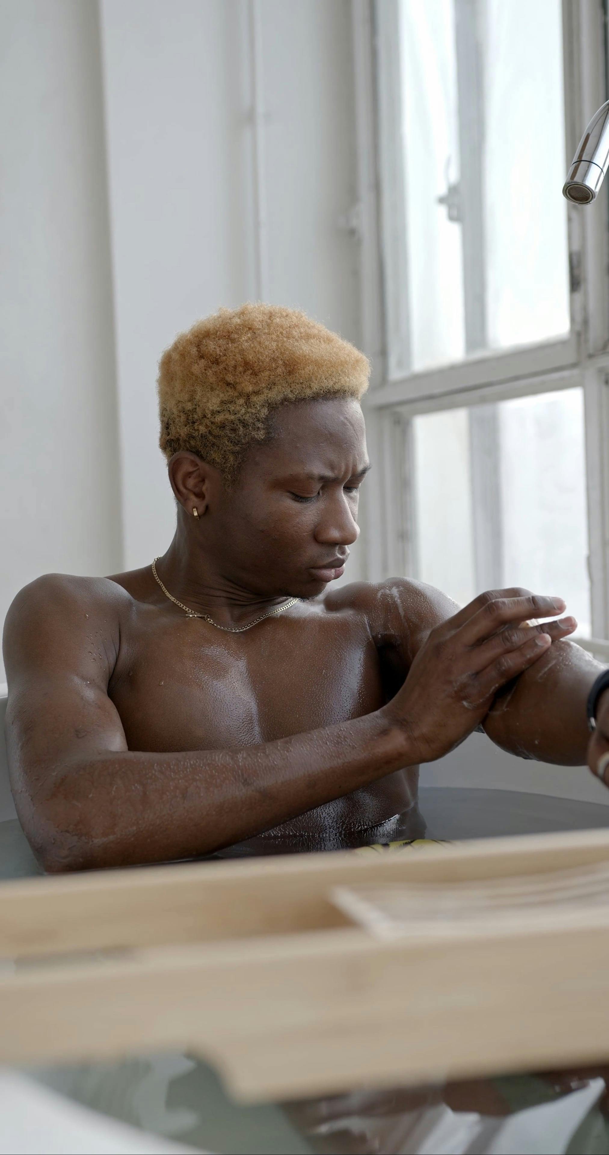 Men Washing Body Videos, Download The BEST Free 4k Stock Video Footage ...