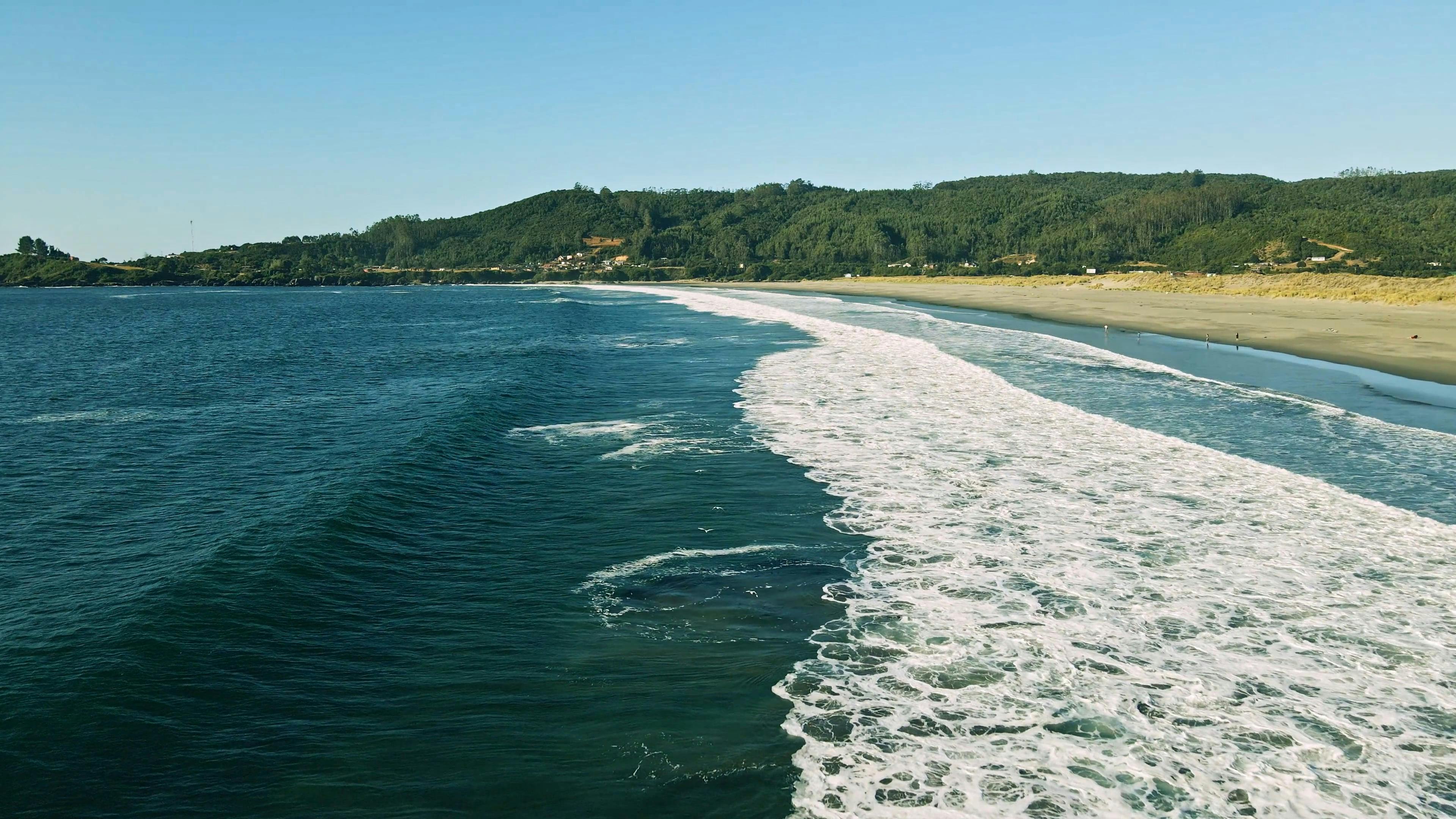 Big Waves In An Ocean · Free Stock Video