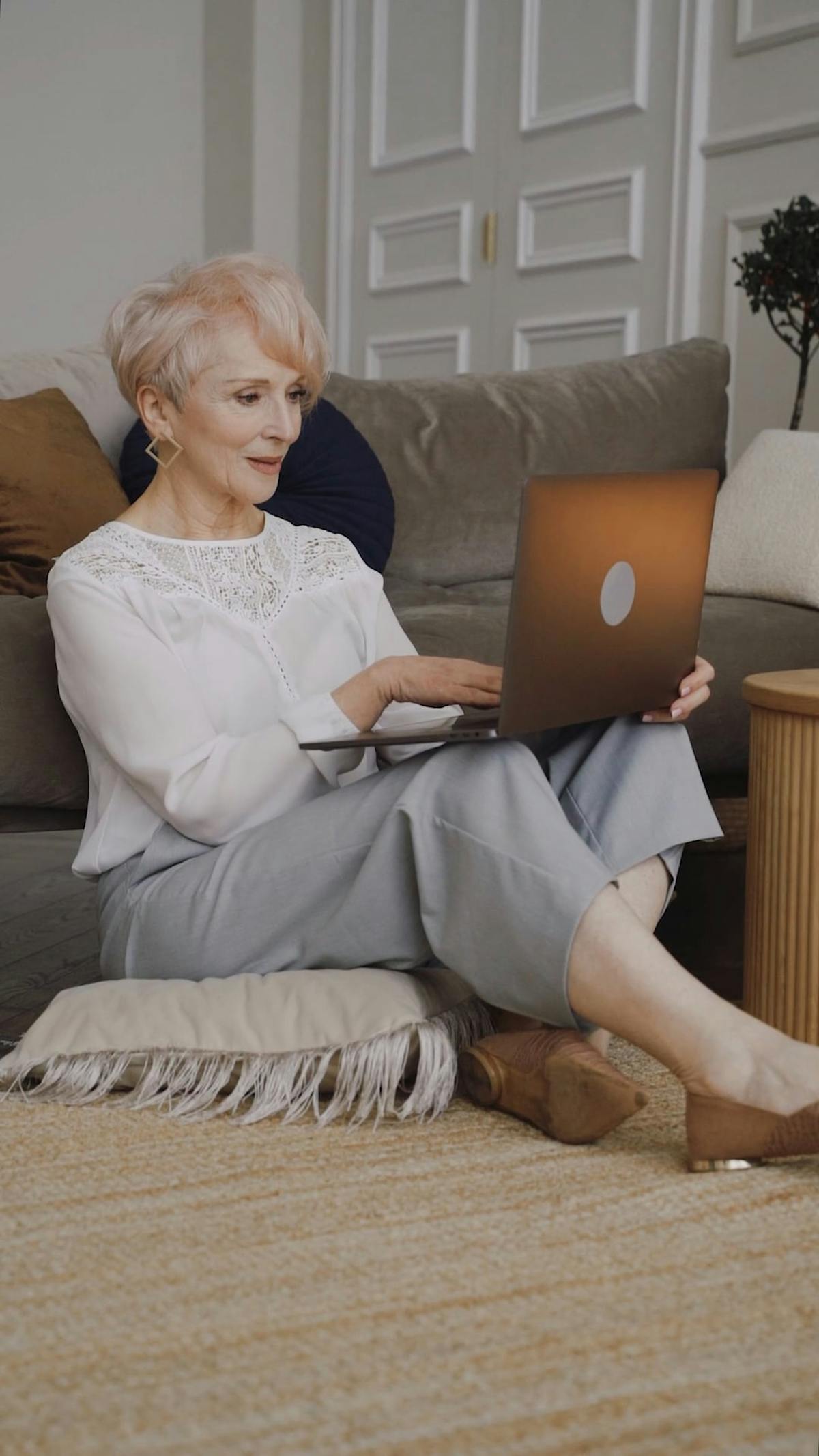 Old Person Using Computer Videos, Download The BEST Free 4k Stock Video ...