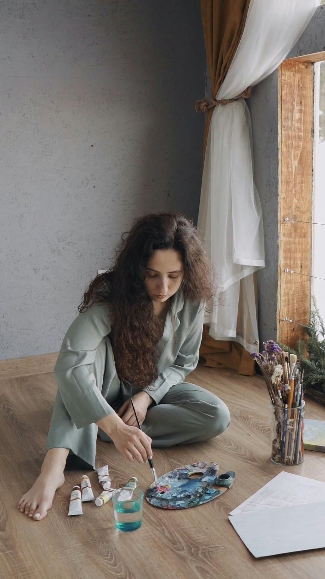 Person Mixing Colors on a Color Palette · Free Stock Video