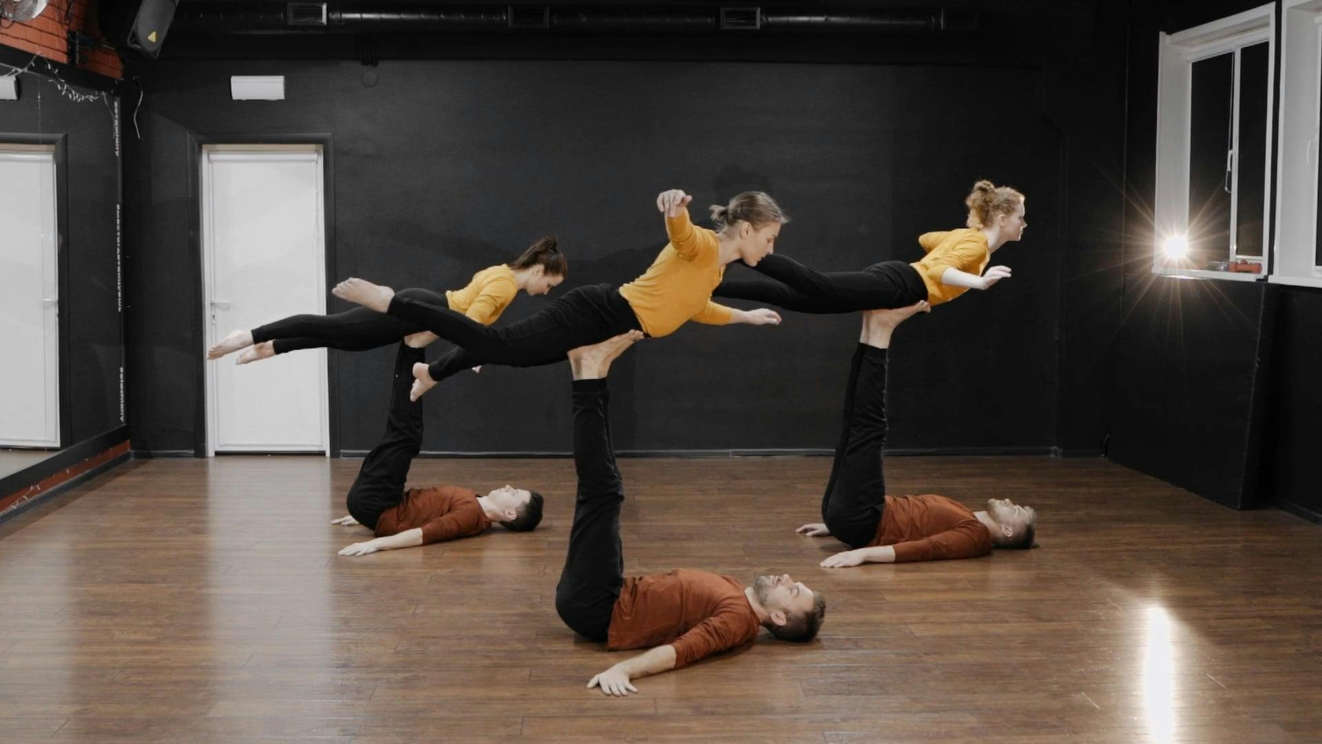 Dancers Practicing Contemporary Dance · Free Stock Video