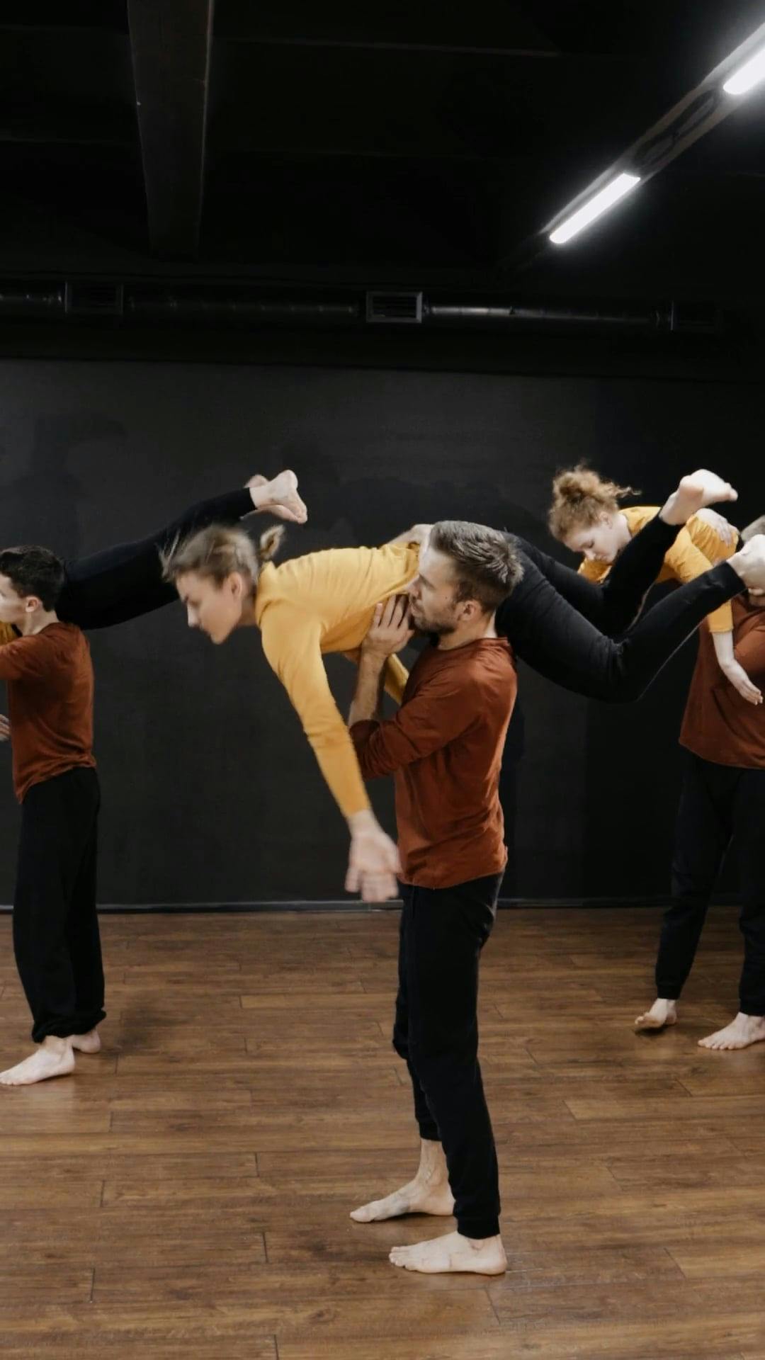 Pairs of Dancers Doing Contemporary Dance · Free Stock Video