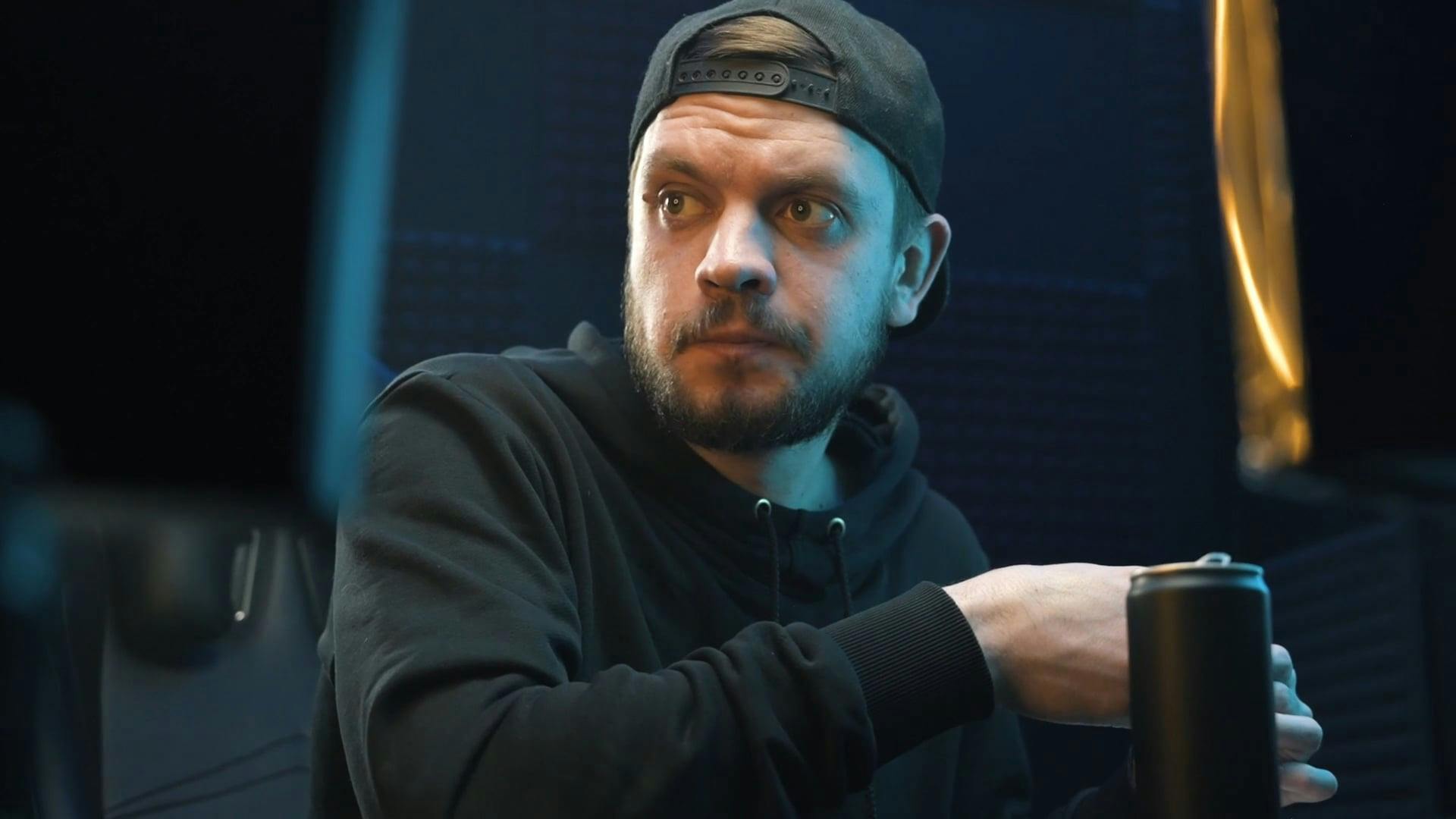 A Man Eating In Front of a Computer · Free Stock Video