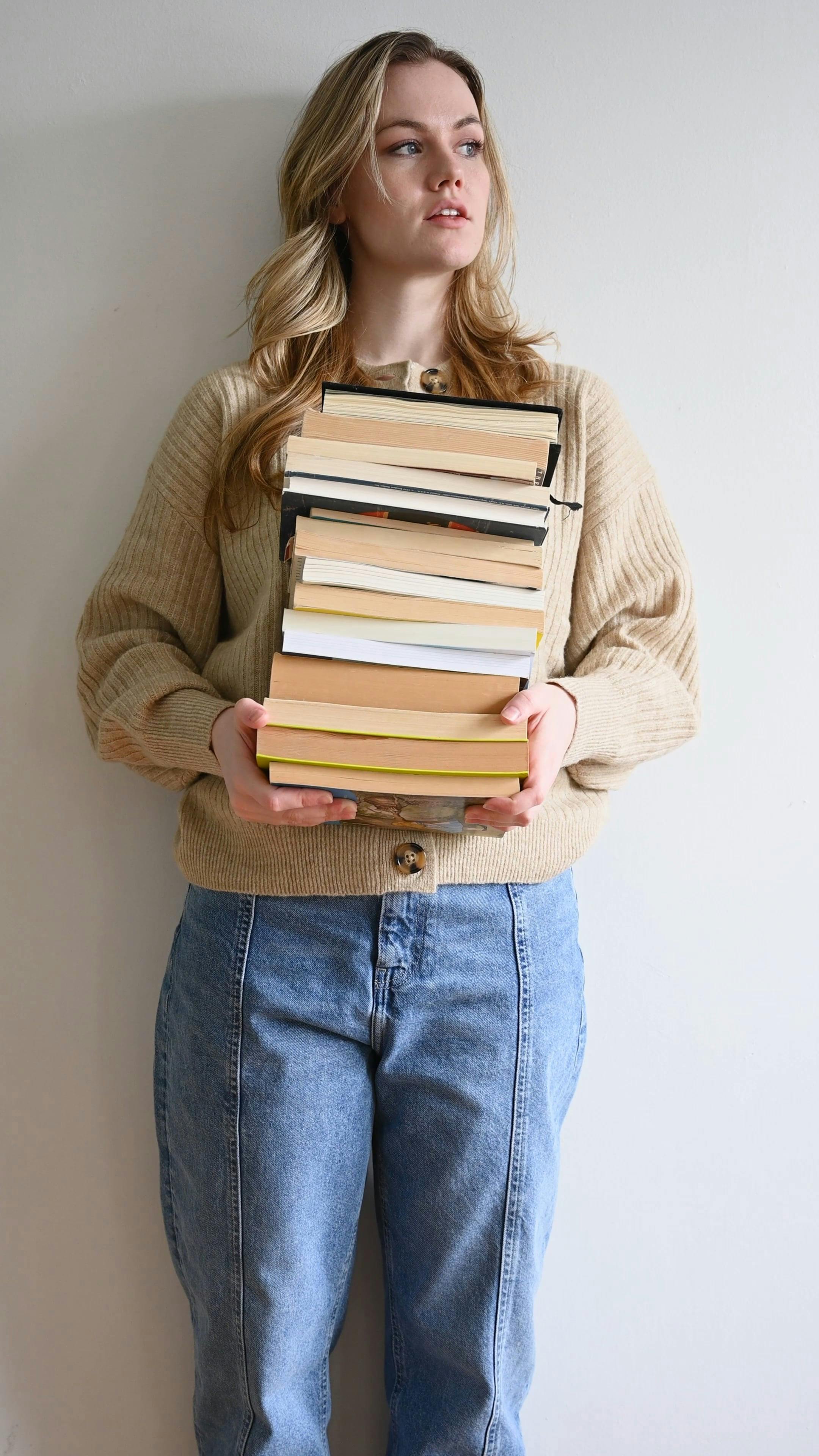 Reading Pose Videos, Download The BEST Free 4k Stock Video Footage ...