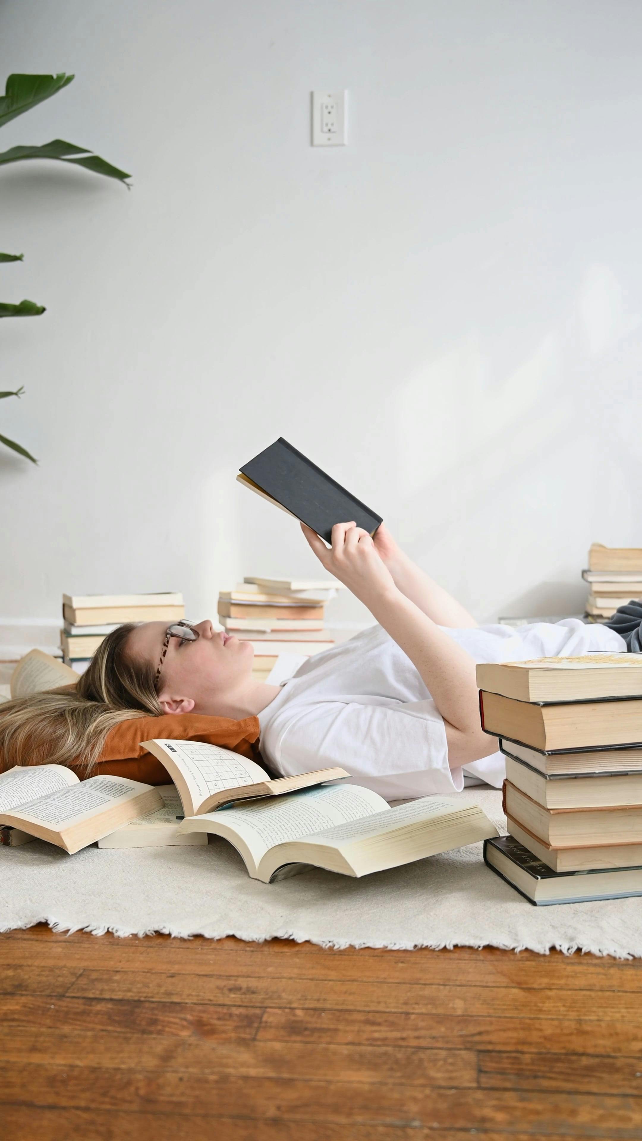 Vídeos de stock gratuitos sobre #interior, acostado, actividad ...