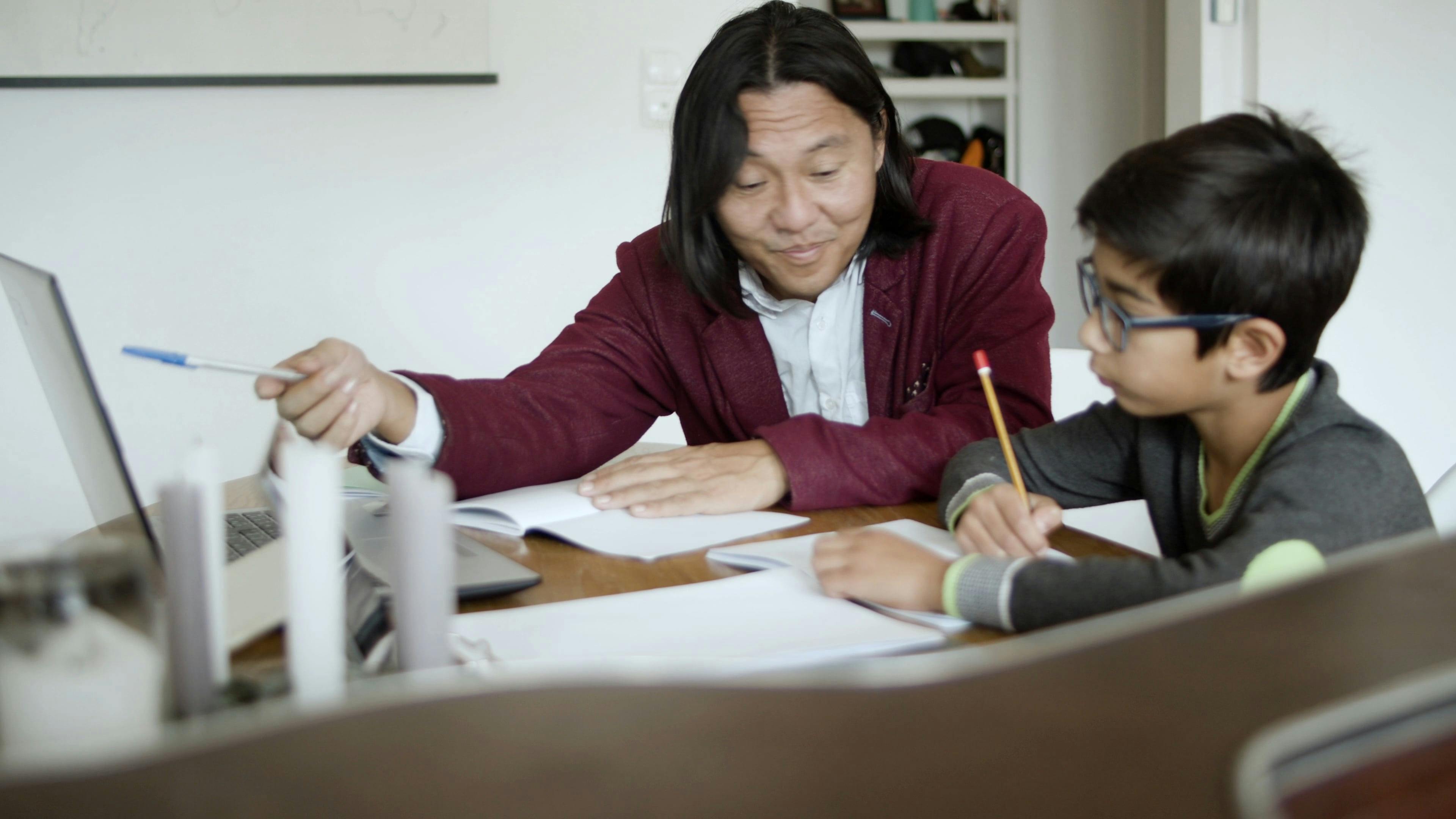 Vídeos de stock gratuitos sobre aprendiendo, casa, chaval, colegio ...