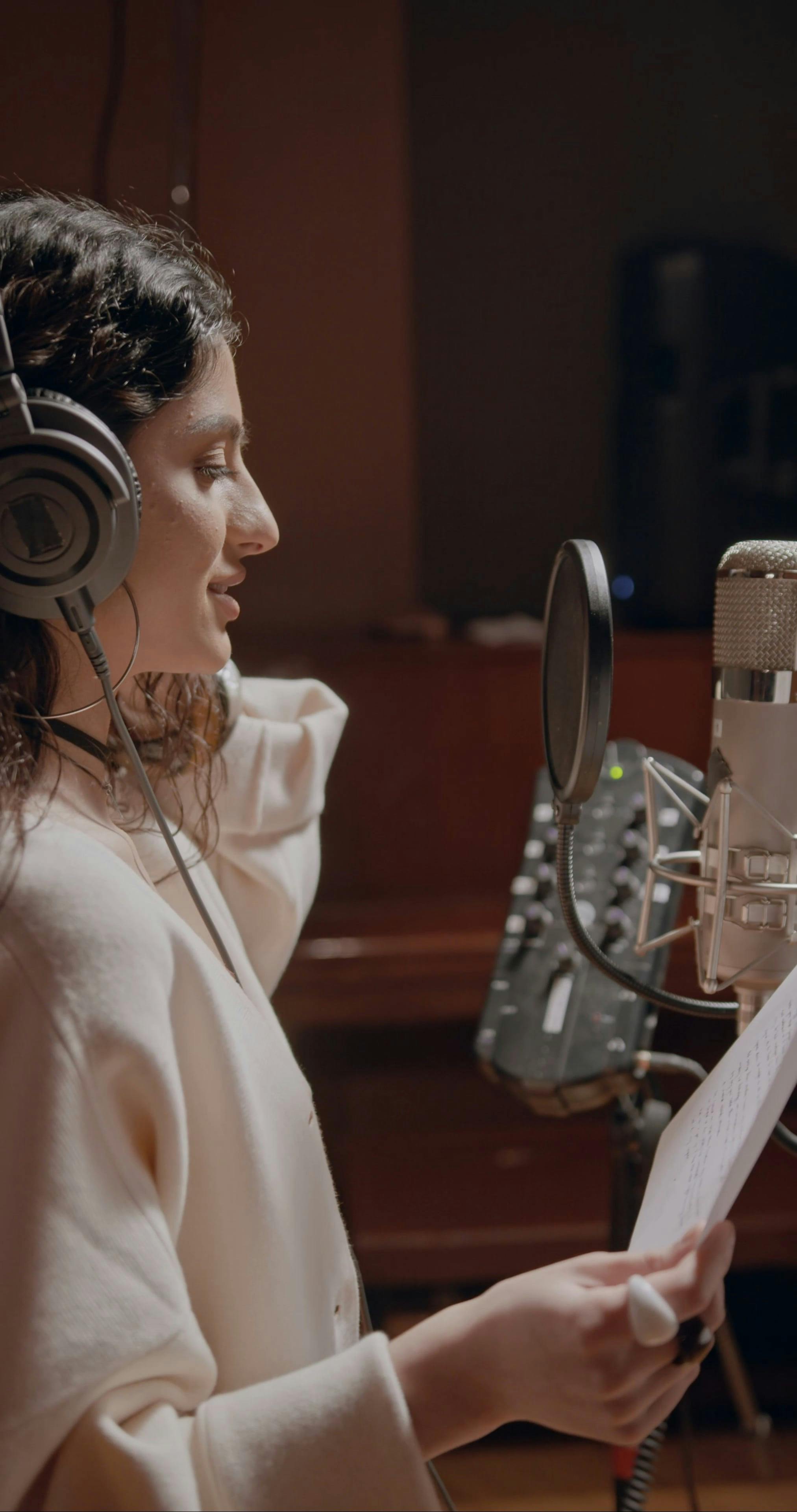 Video of a Woman Singing · Free Stock Video