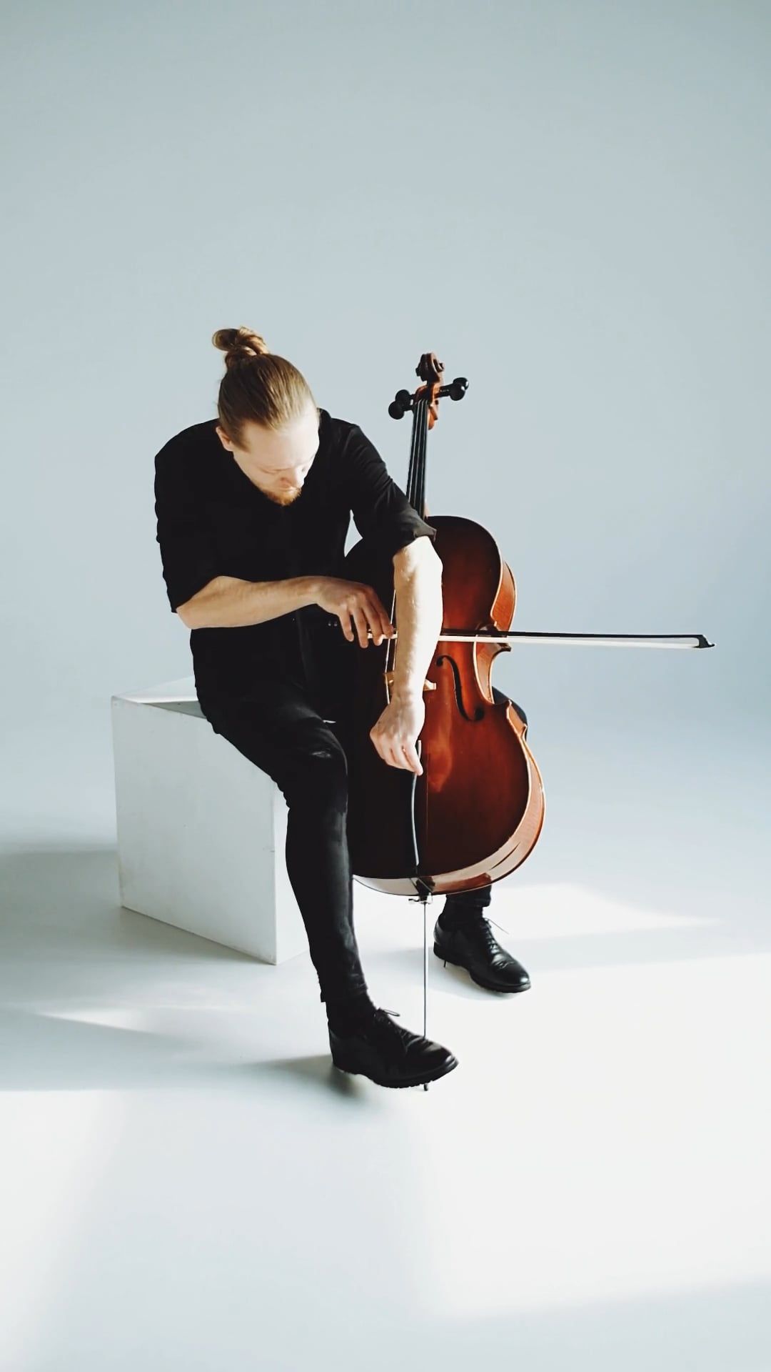 kostnadsfri-video-av-barn-cellist-cello