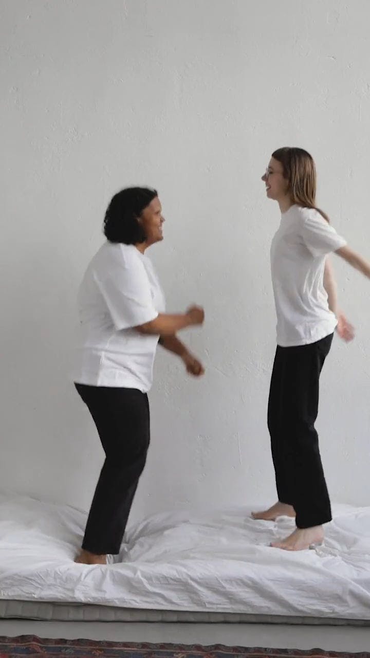 Vidéo gratuite de à l'intérieur, amie, amoureux, couple, dormir ...