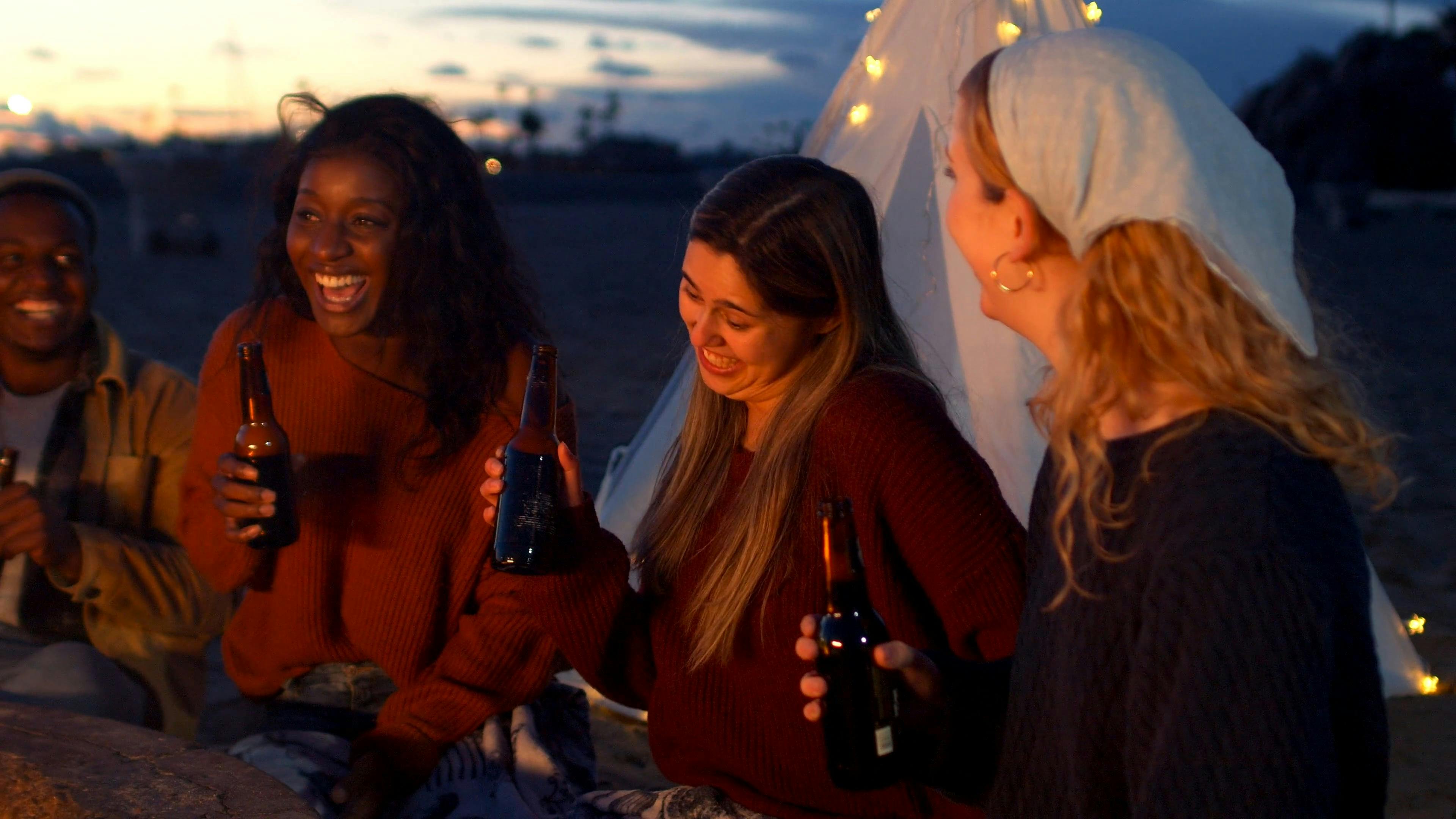 Vidéo gratuite de alcool, amis, amusement, bière, boire, boissons ...