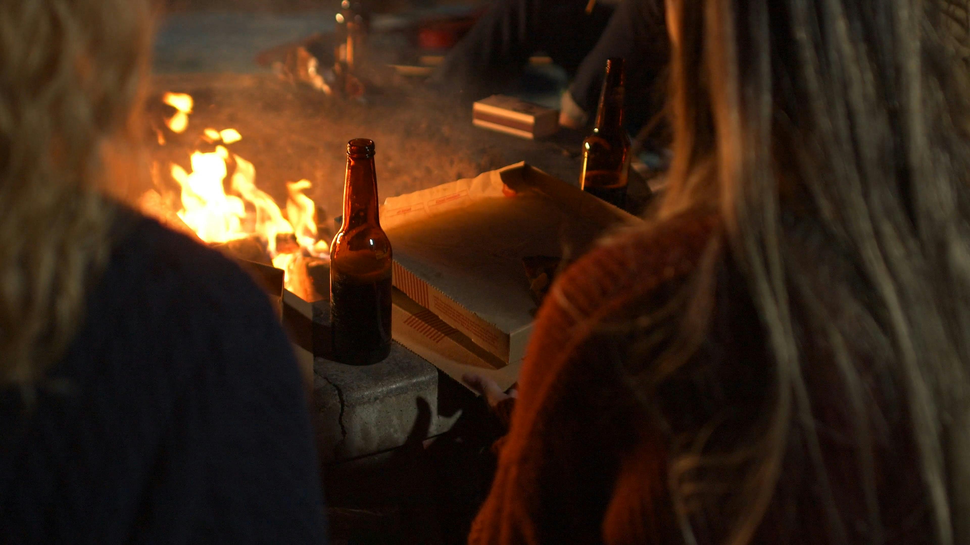 Vídeos de stock gratuitos sobre acogedor, afecto, alcohol, ambiente de ...