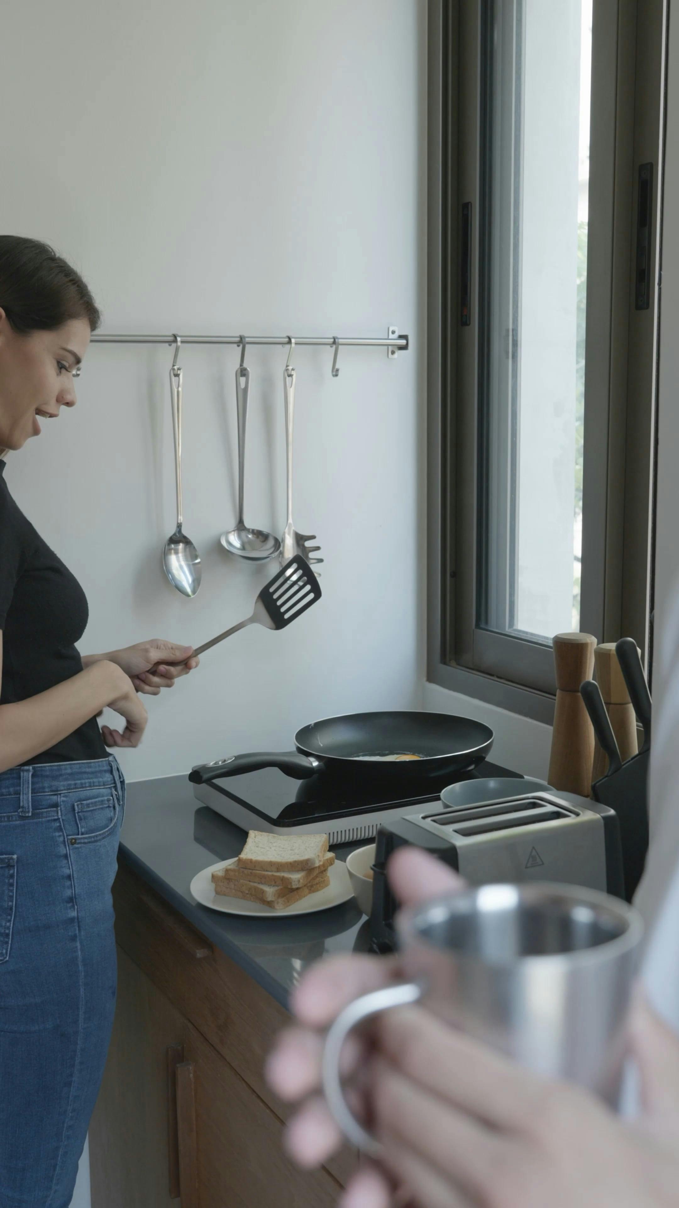 Woman Swinging Frying Pan As A Weapon Videos, Download The BEST Free 4k ...