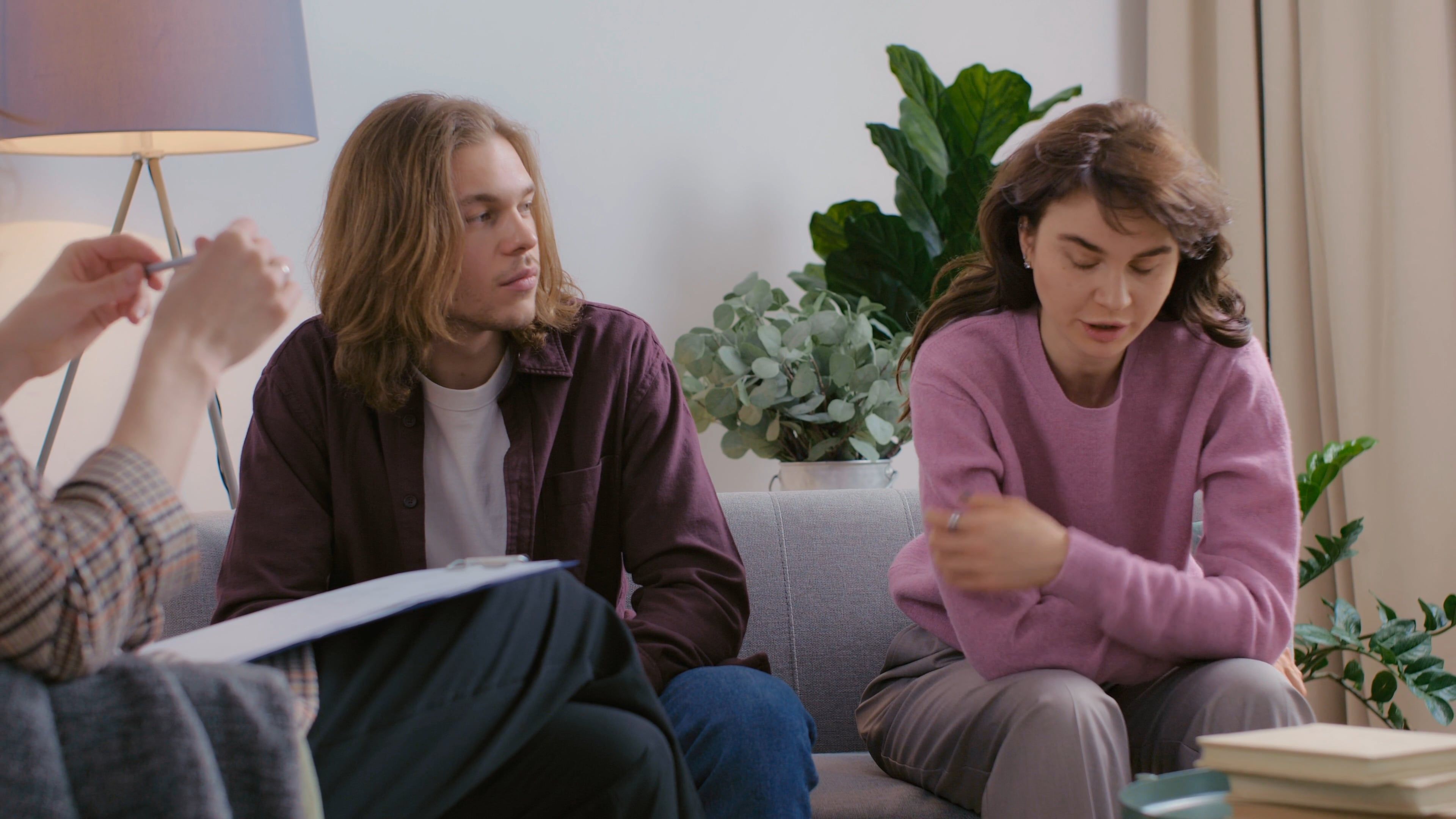 Vidéo gratuite de #intérieur, adulte, aide, aider, communication ...