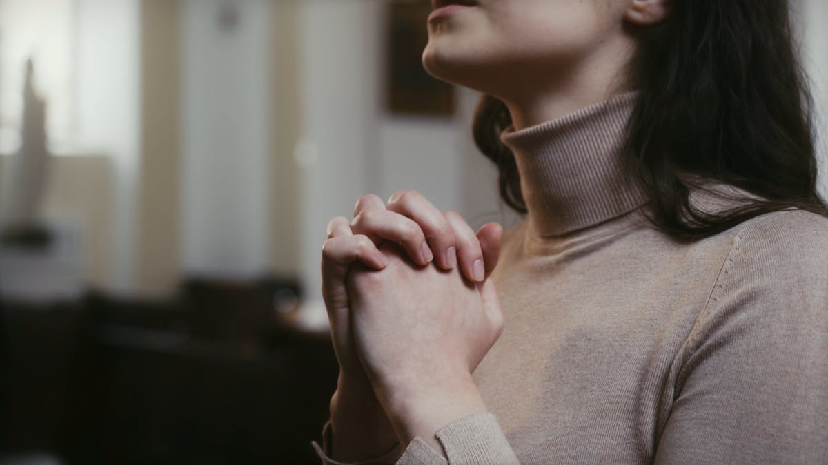 Los mejores 70+ vídeos de Orando · Banco de Imágenes Gratis · Vídeos de ...