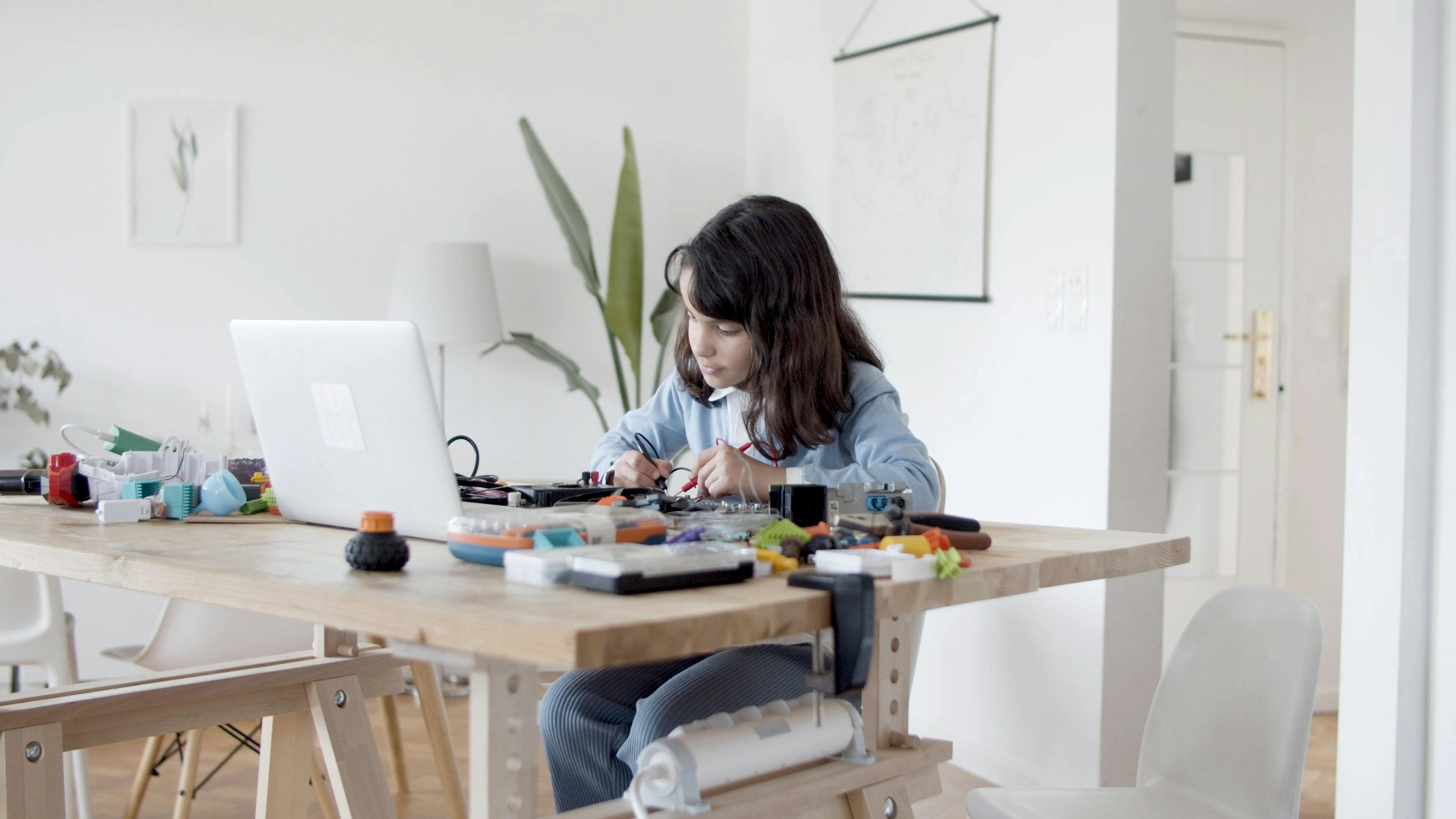 Animated Girl Developer Videos, Download The BEST Free 4k Stock Video ...