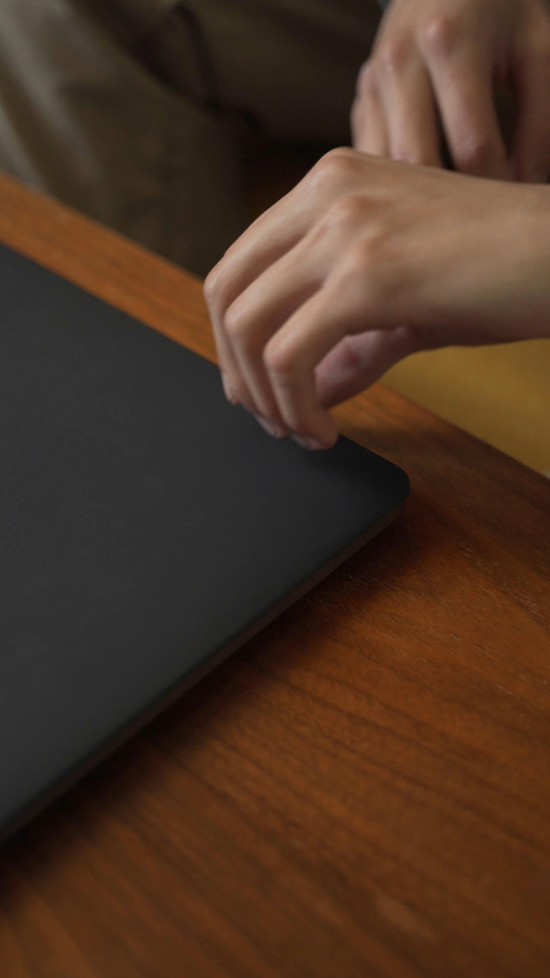 Laptop Opening Videos, Download The BEST Free 4k Stock Video Footage ...