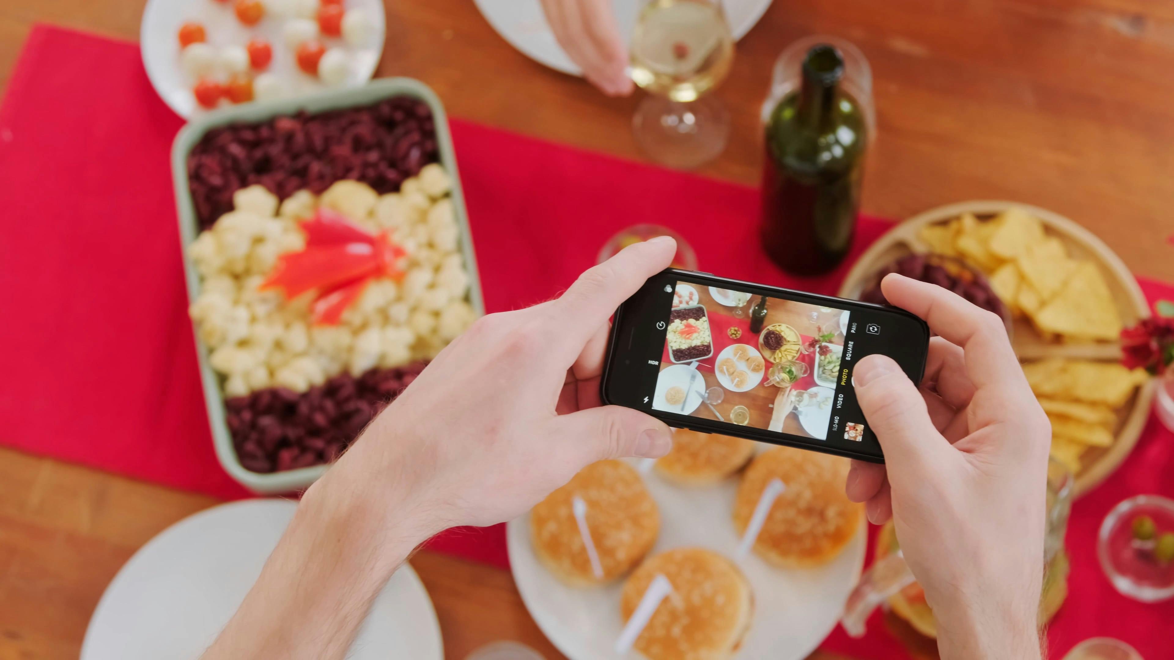 Gruppe Von Menschen, Die Zusammen Essen · Kostenloses Stock-Video