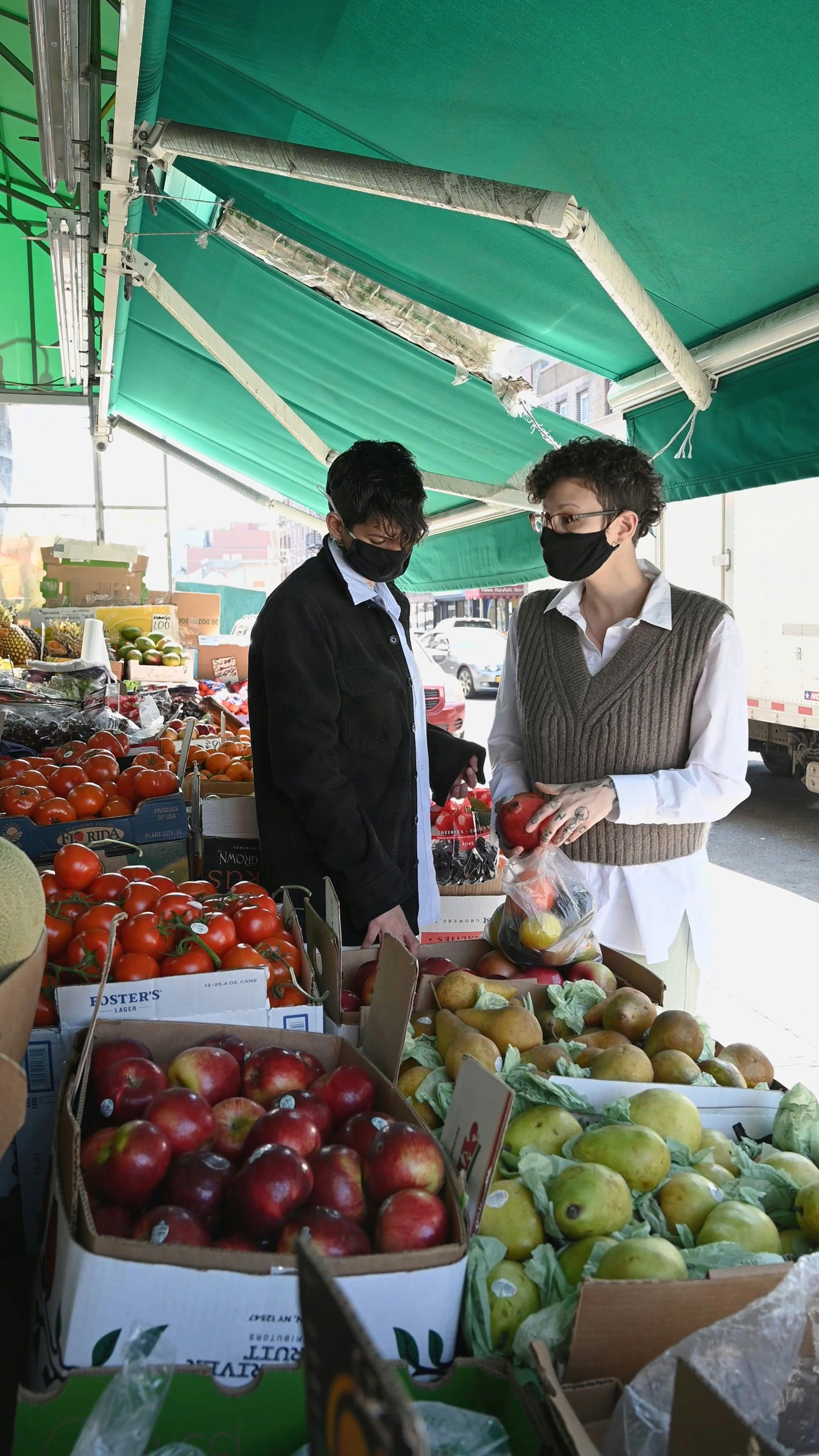 Couple At Farmers Market Videos, Download The BEST Free 4k Stock Video ...