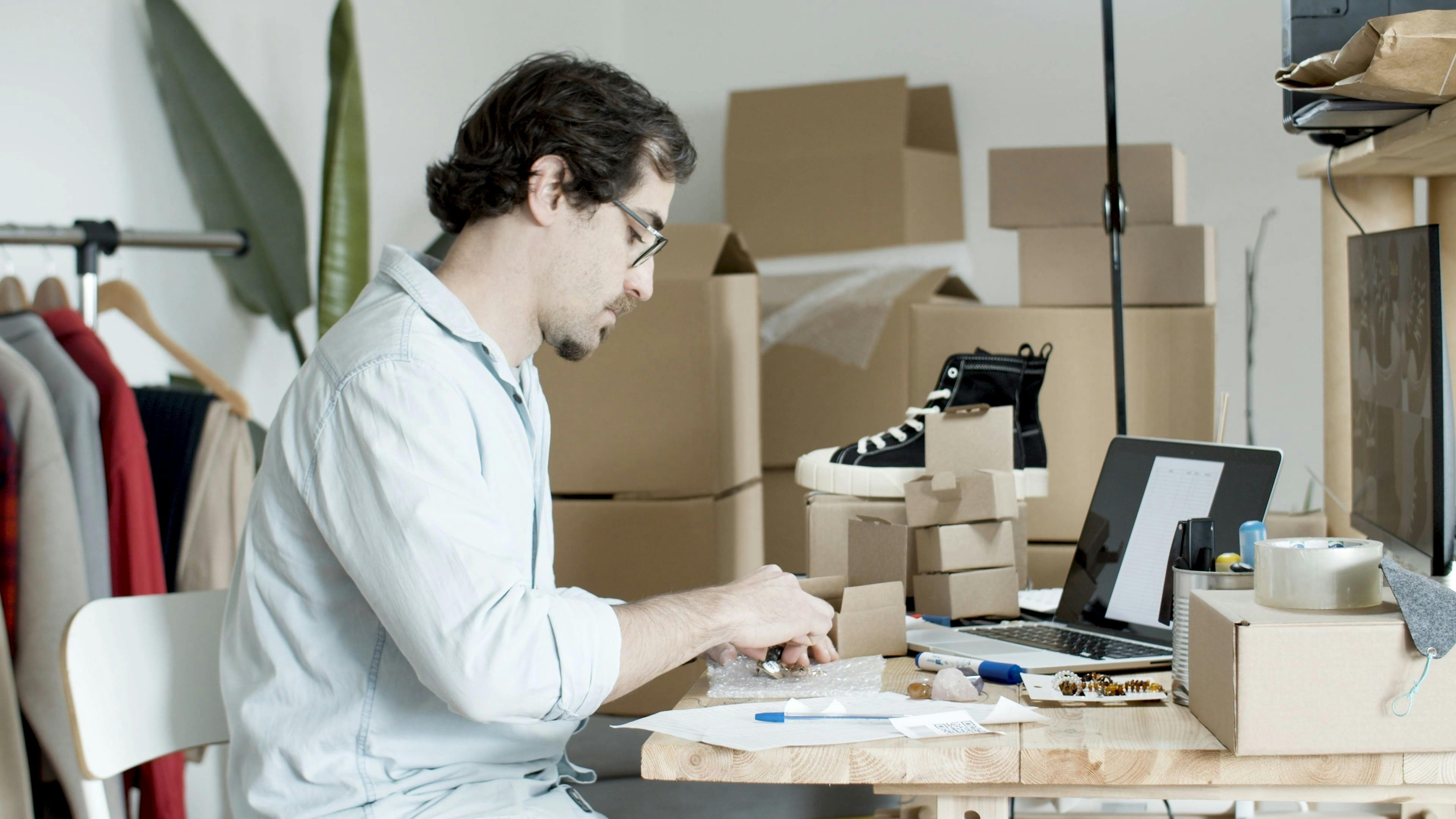 Cardboard Box Ghreen Screen Videos, Download The BEST Free 4k Stock ...