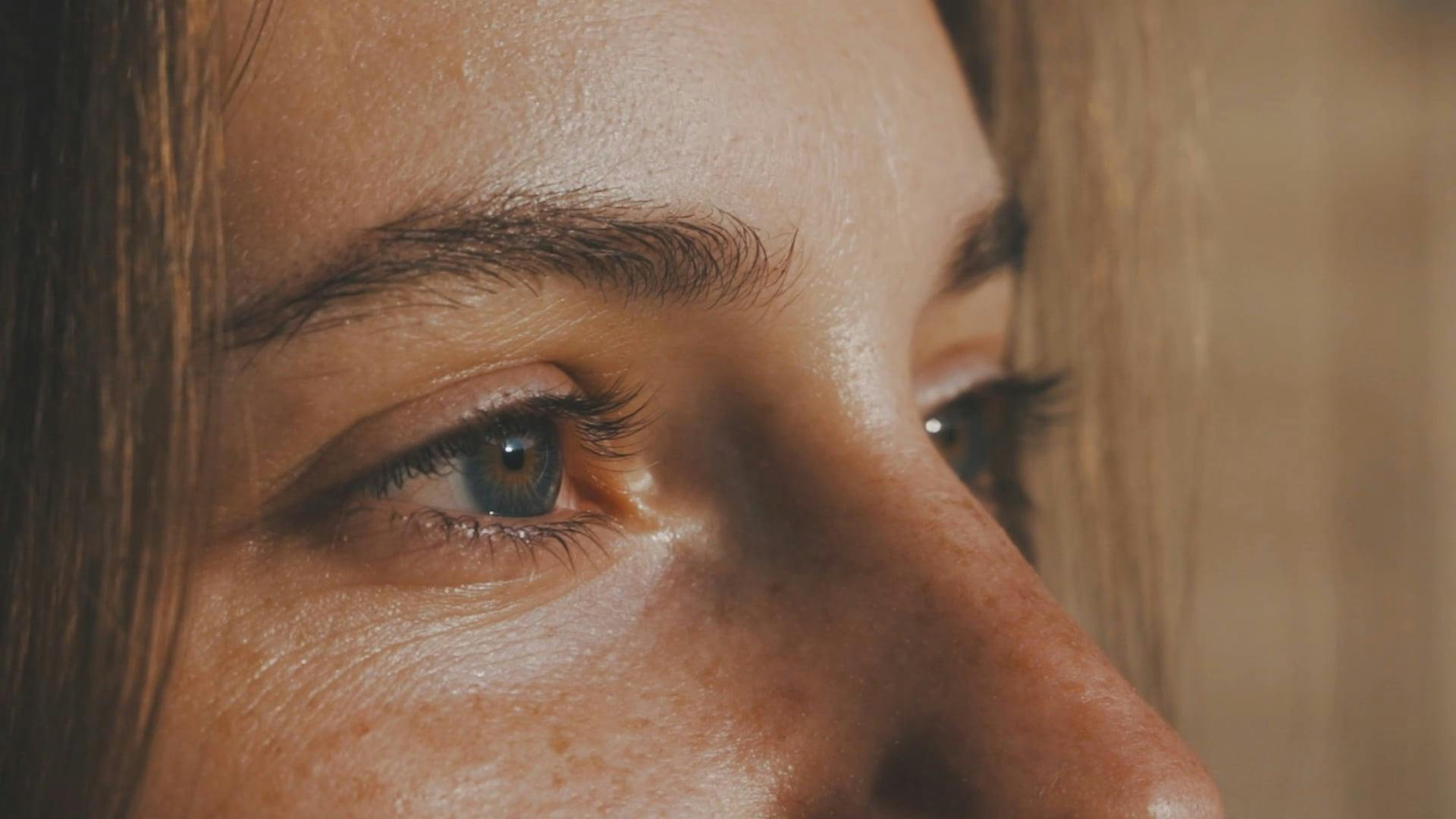 Close-up Video of a Woman's Eyes · Free Stock Video