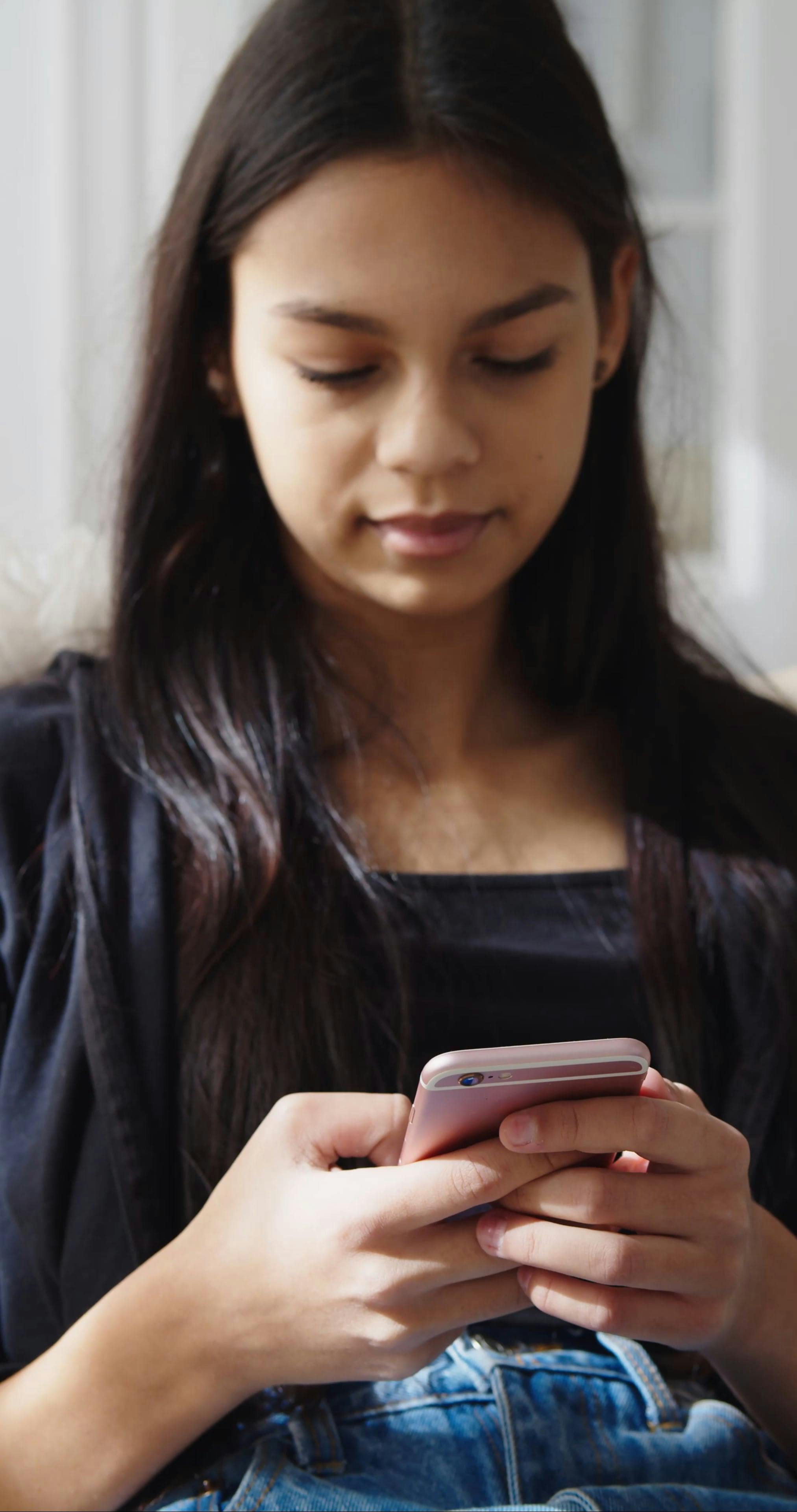 Teen Scrolling Phone Videos, Download The BEST Free 4k Stock Video ...