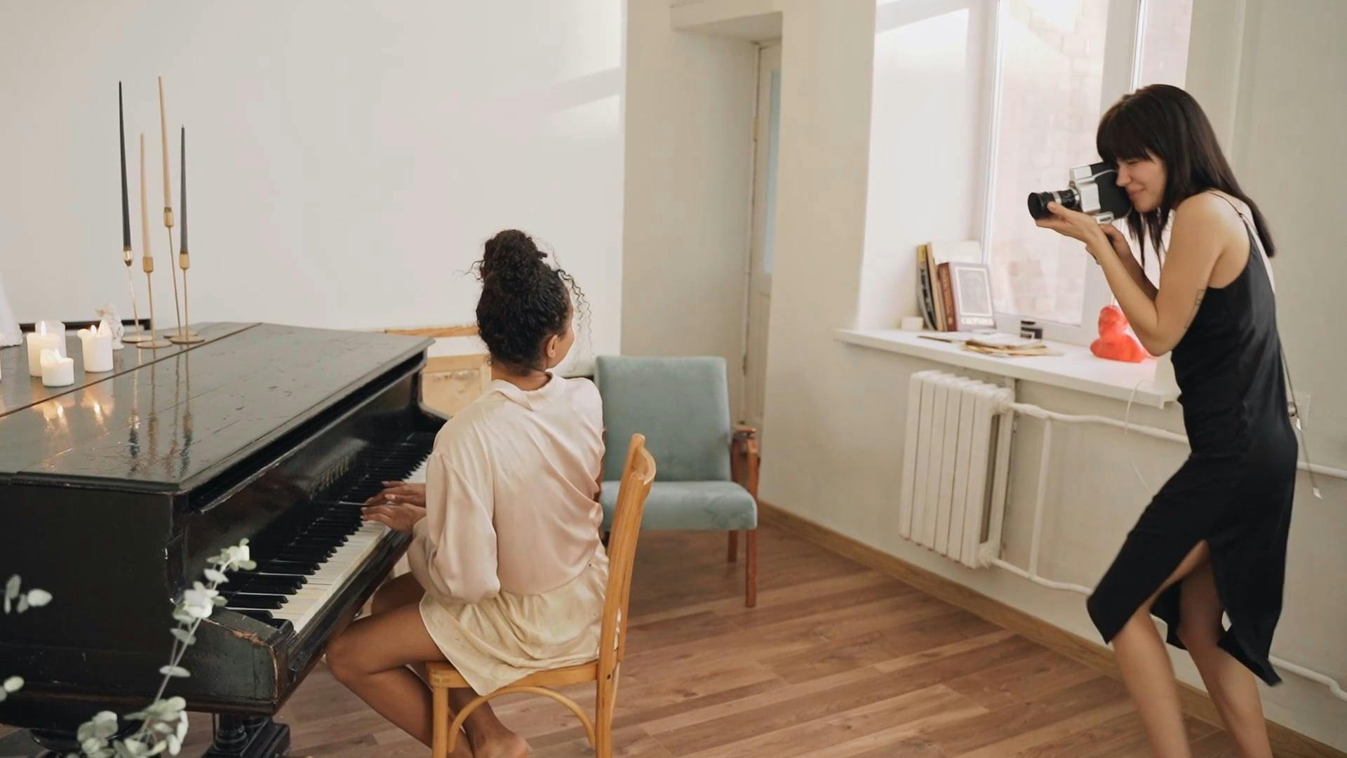 Brunette Woman Playing Fast Piano Videos, Download The BEST Free 4k ...