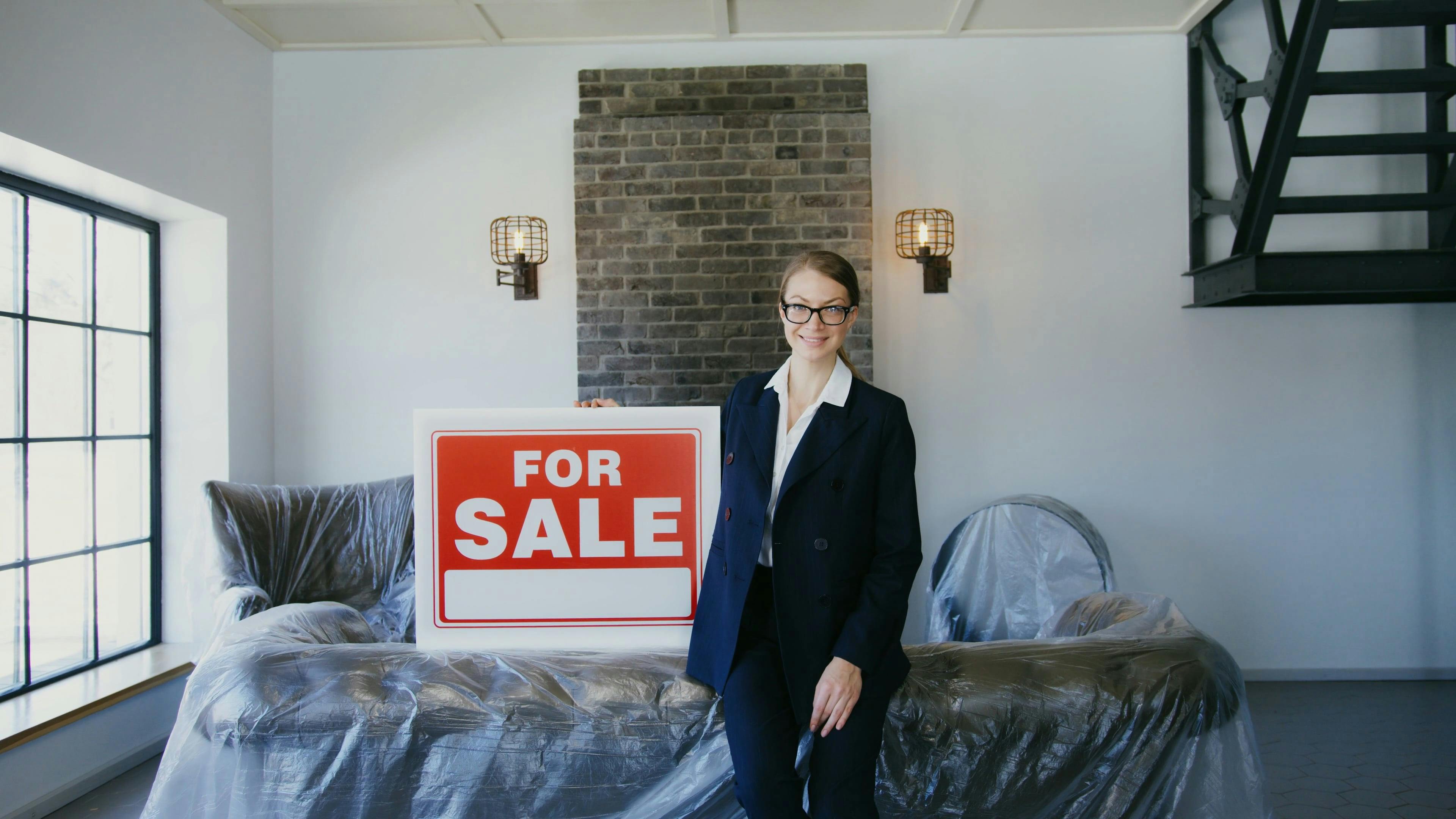 Woman Selling House · Free Stock Video