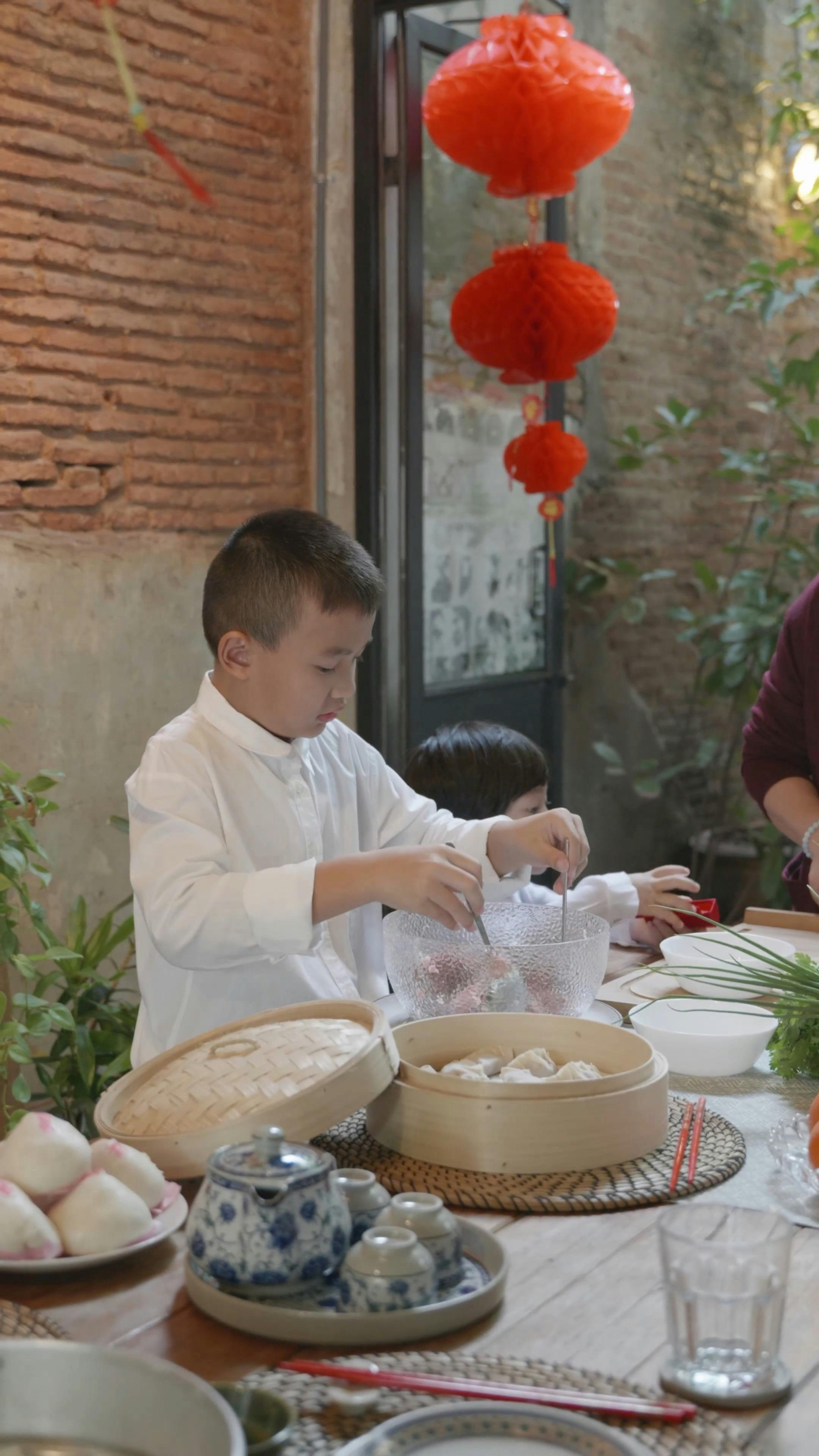 Cooking With Family Videos, Download The BEST Free 4k Stock Video ...