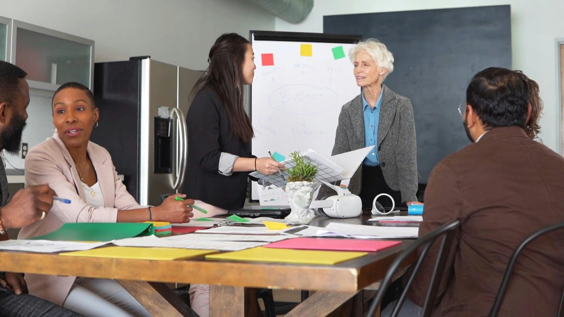 Video gratuito di brainstorming, collaboratori, dipendenti