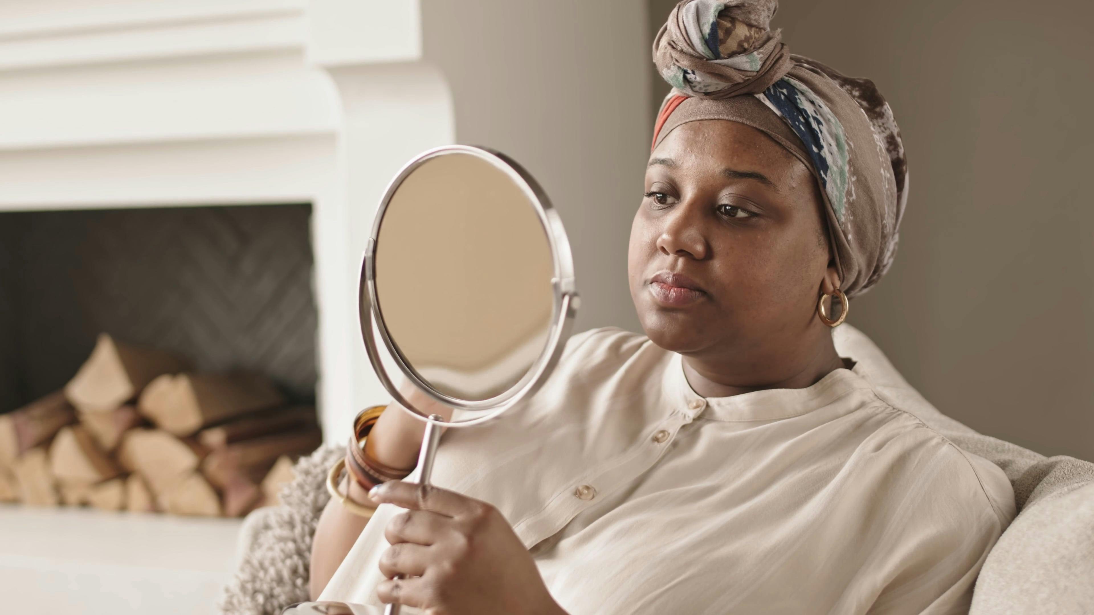 Applying Skincare Videos, Download The BEST Free 4k Stock Video Footage ...