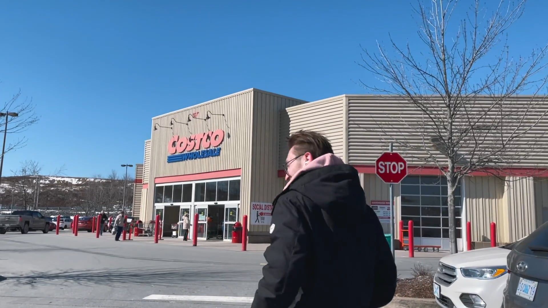 A Man Walking into a Grocery Store Free Stock Video Footage, Royalty ...
