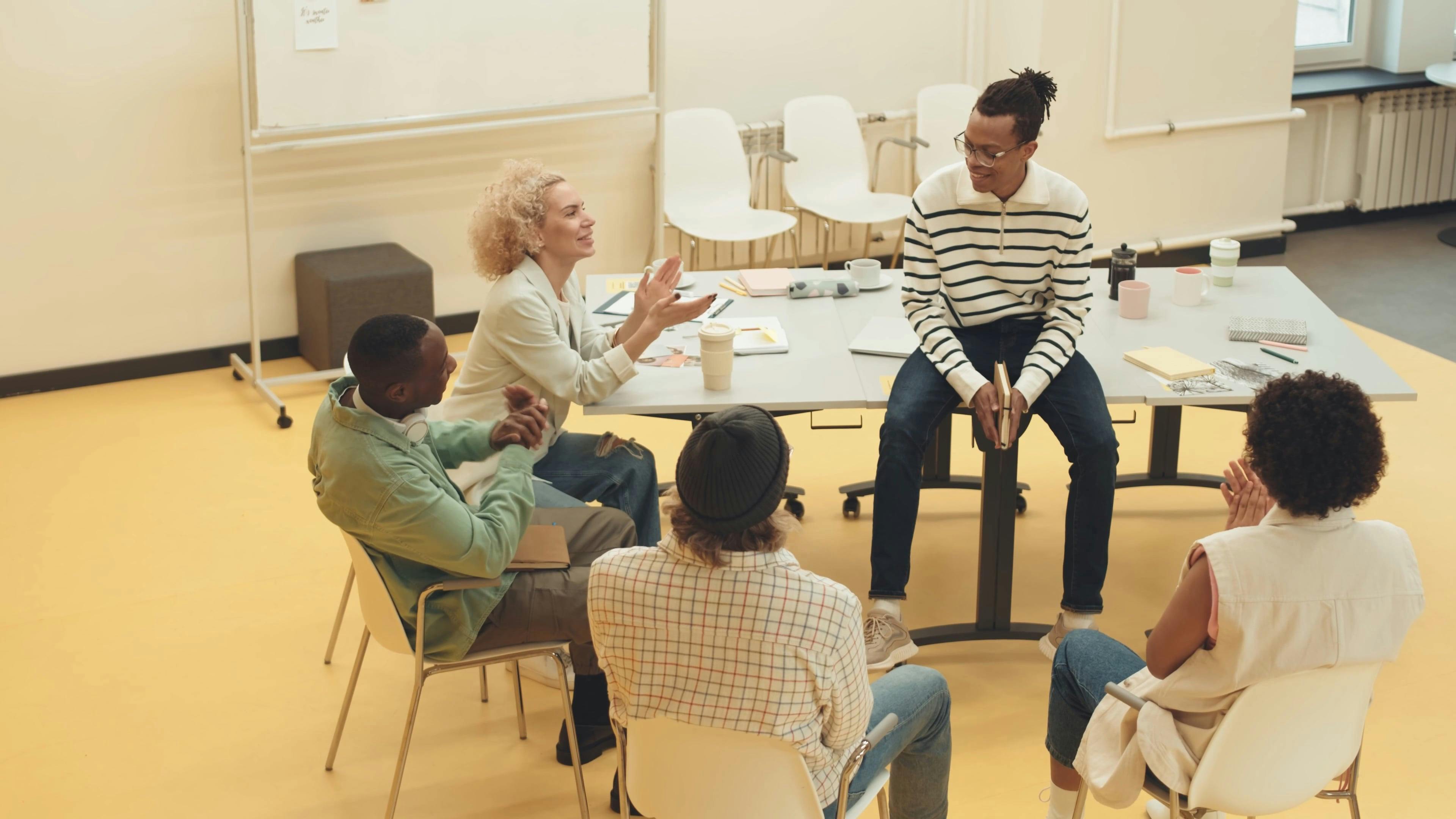 People Applauding a Person Free Stock Video Footage, Royalty-Free 4K ...