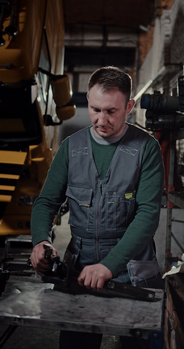 Auto Repair Videos, Download The BEST Free 4k Stock Video Footage ...