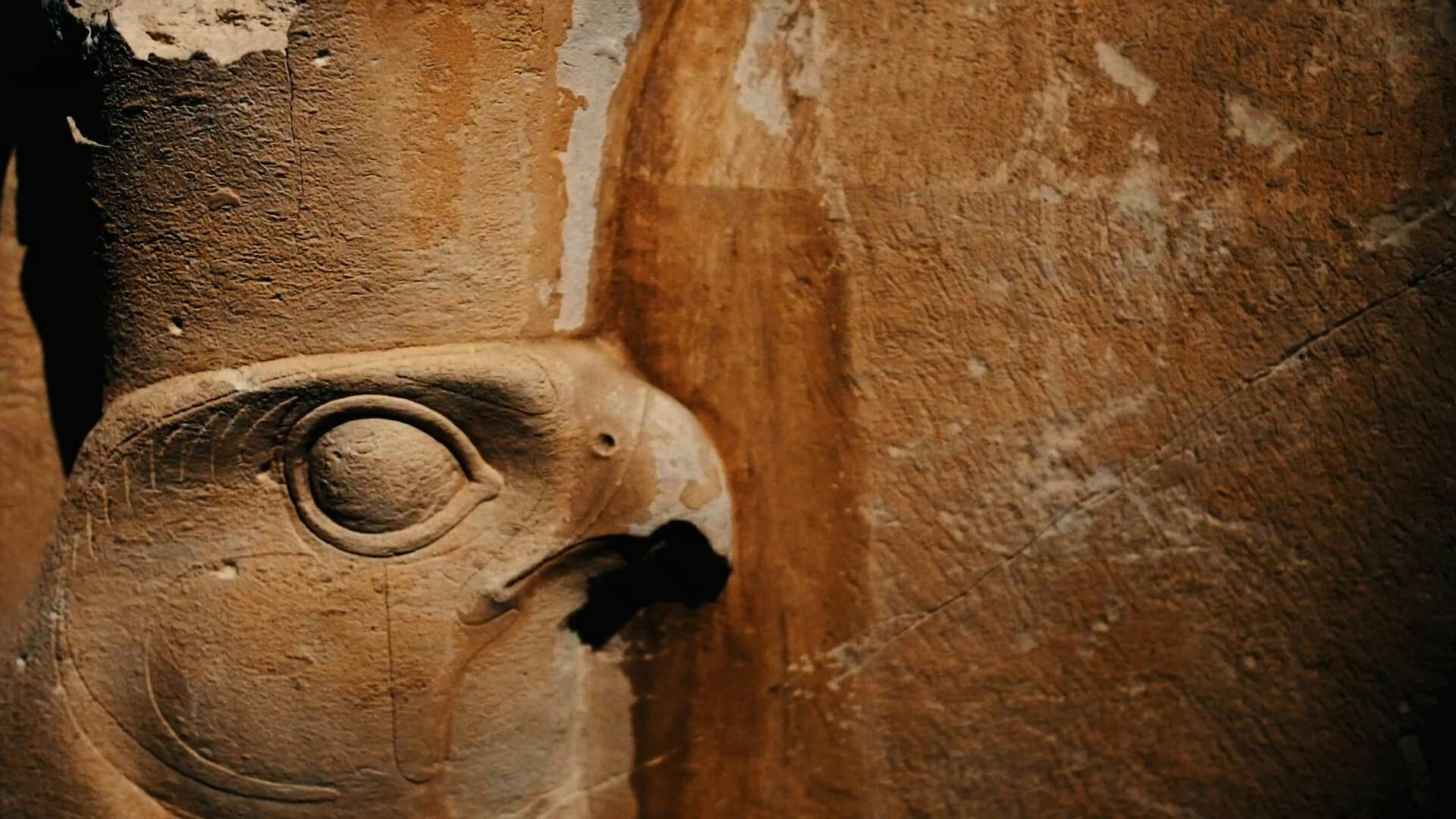 Spotlight on a Statue · Free Stock Video