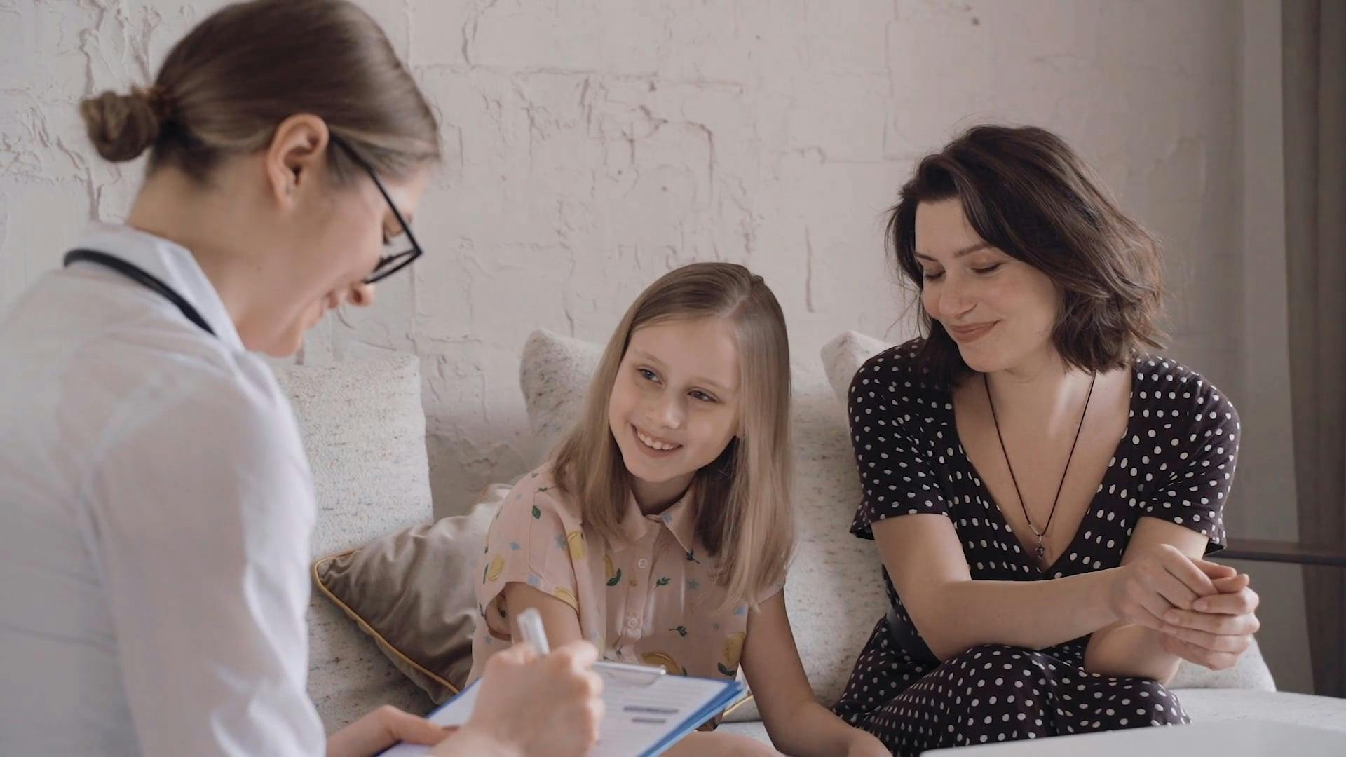 Explaining Girl Videos, Download The BEST Free 4k Stock Video Footage ...