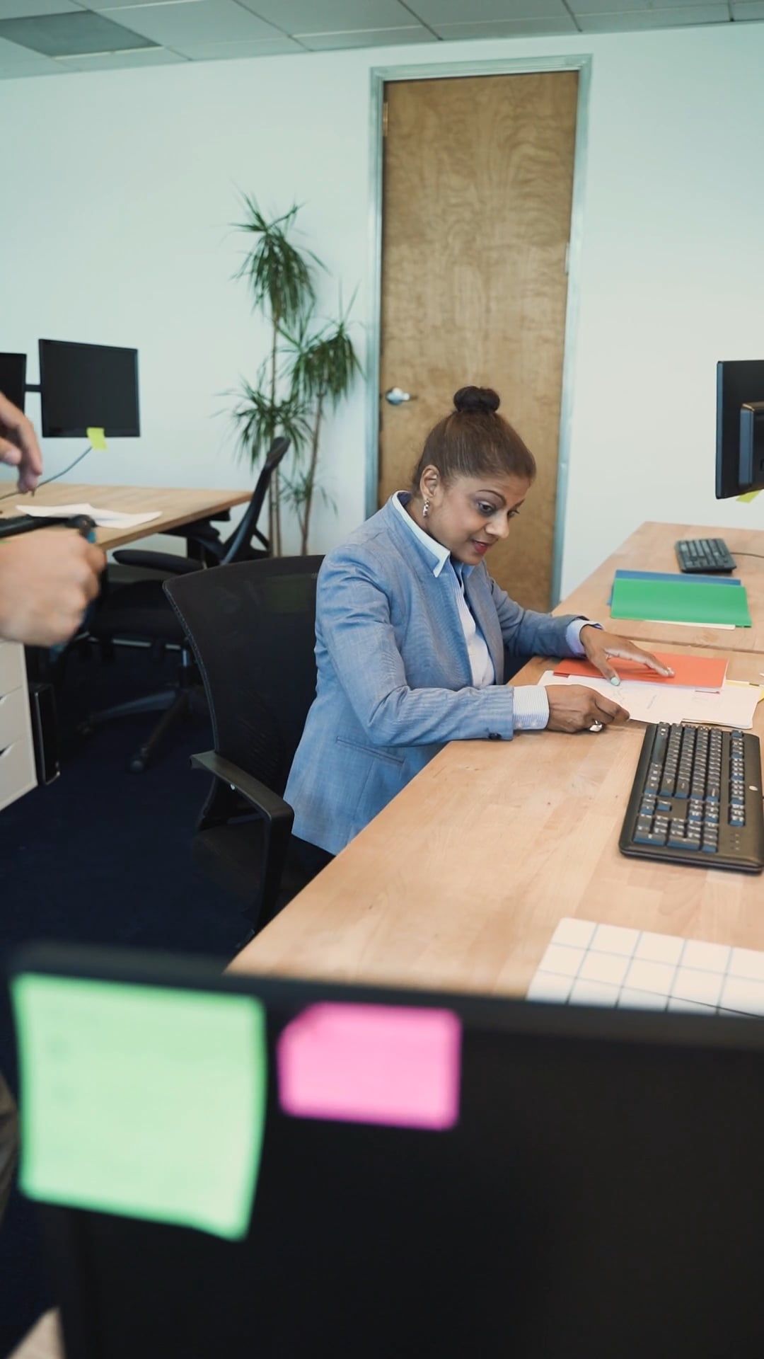 Office B Videos, Download The BEST Free 4k Stock Video Footage & Office ...