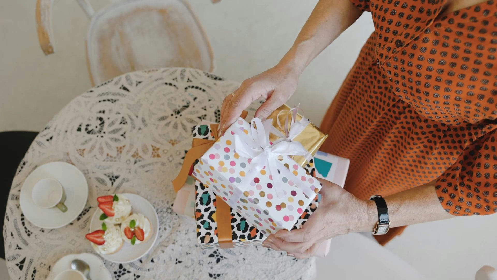 Present Opening Videos, Download The BEST Free 4k Stock Video Footage ...