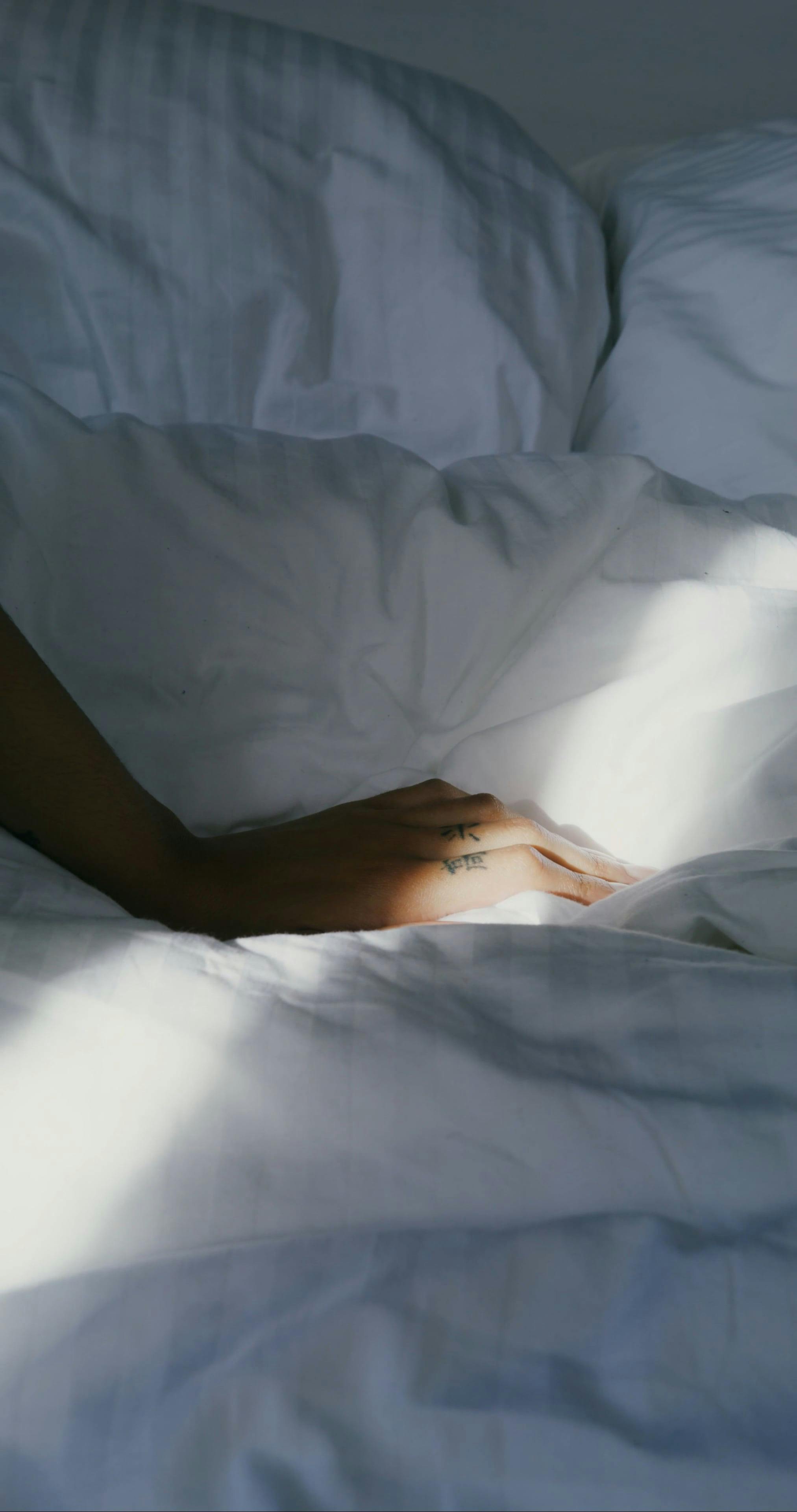 A Persons Hand on the Bed · Free Stock Video