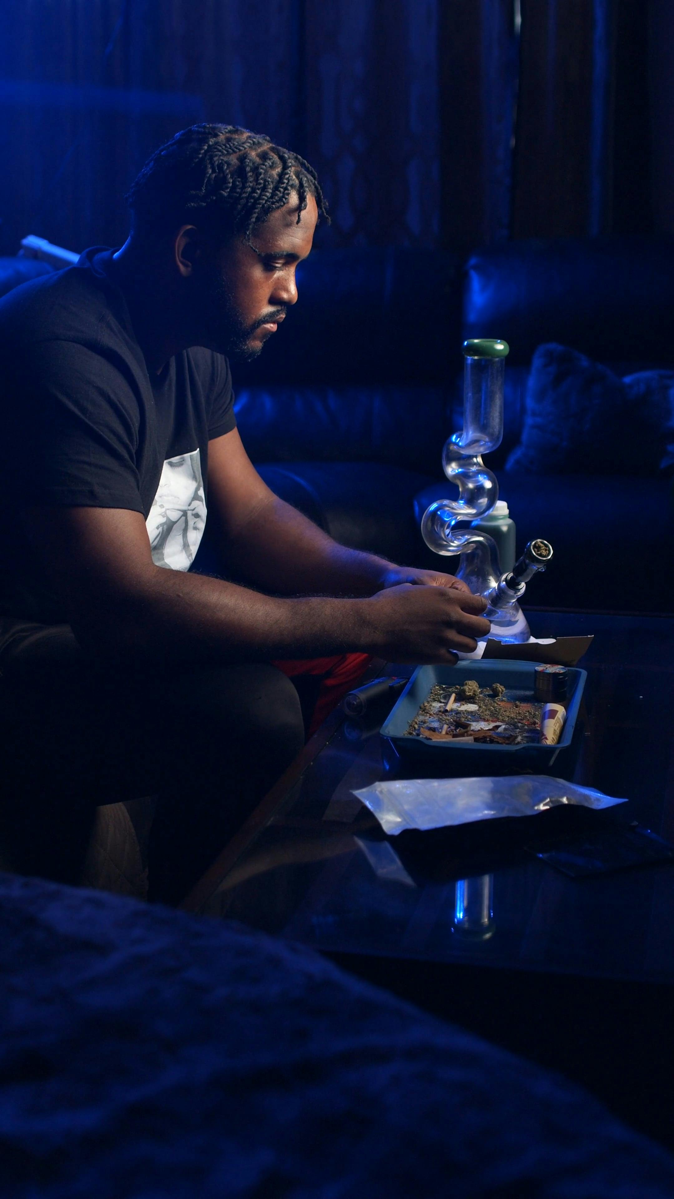 207+ Vidéos De Bong rip Libre de Droit, Clips Vidéo de Bong rip en 4K et HD