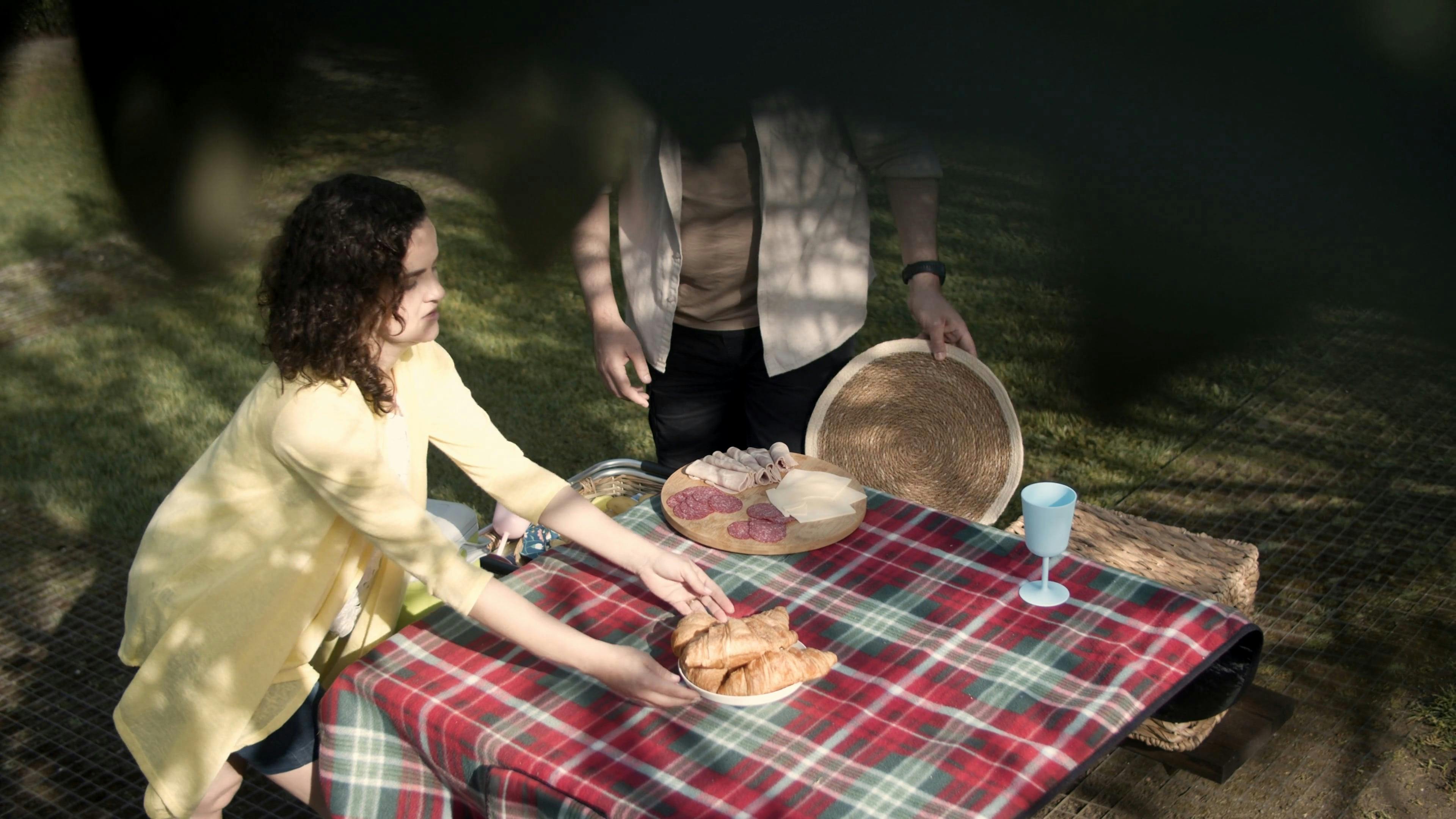 Man and Woman Setting Up the Picnic Table at the Park · Free Stock Video