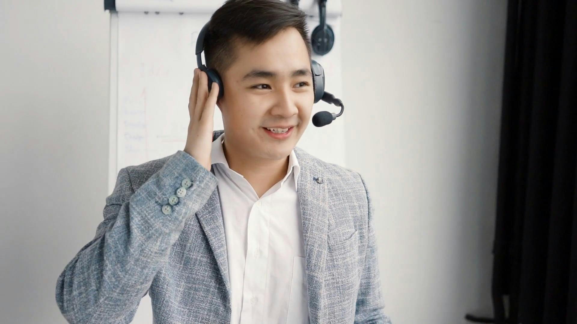 A Male Call Center Agent Free Stock Video Footage, Royalty-Free 4K & HD ...