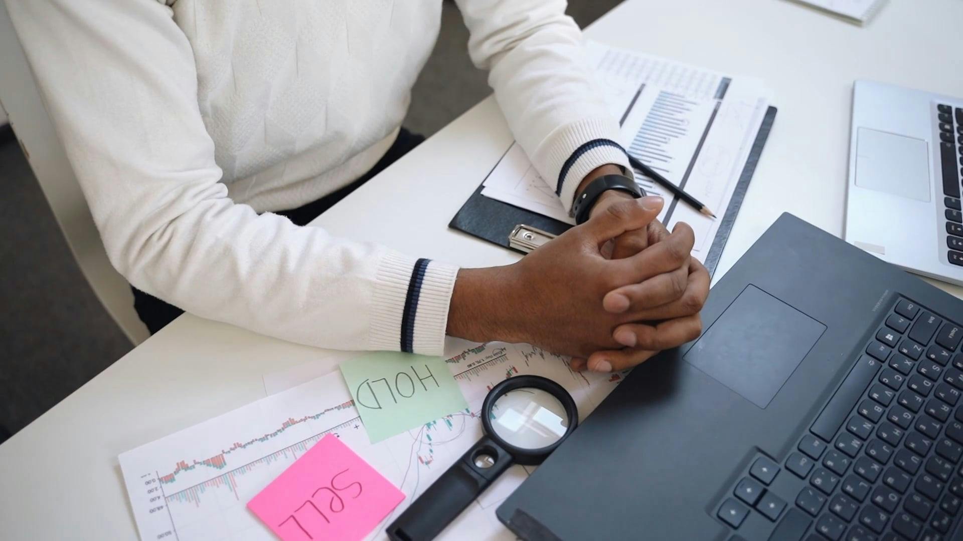 Hold In Trading Videos, Download The BEST Free 4k Stock Video Footage ...