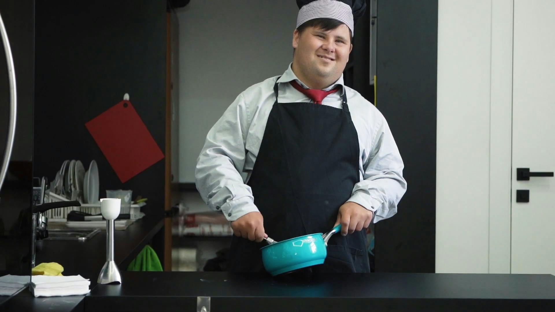 Man Cooking in Restaurant Kitchen Free Stock Video Footage, Royalty ...