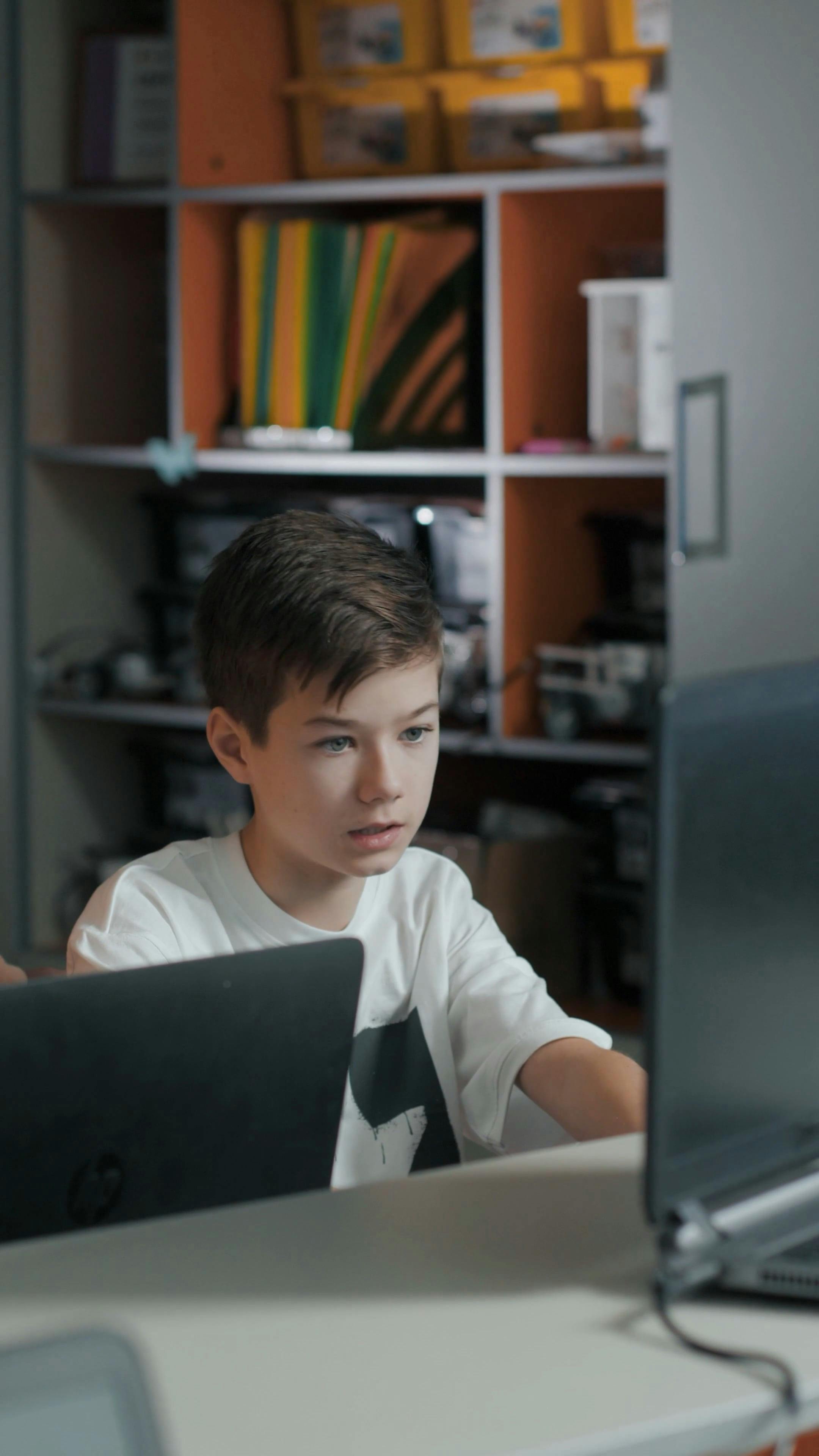 Students Coding Videos, Download The BEST Free 4k Stock Video Footage ...