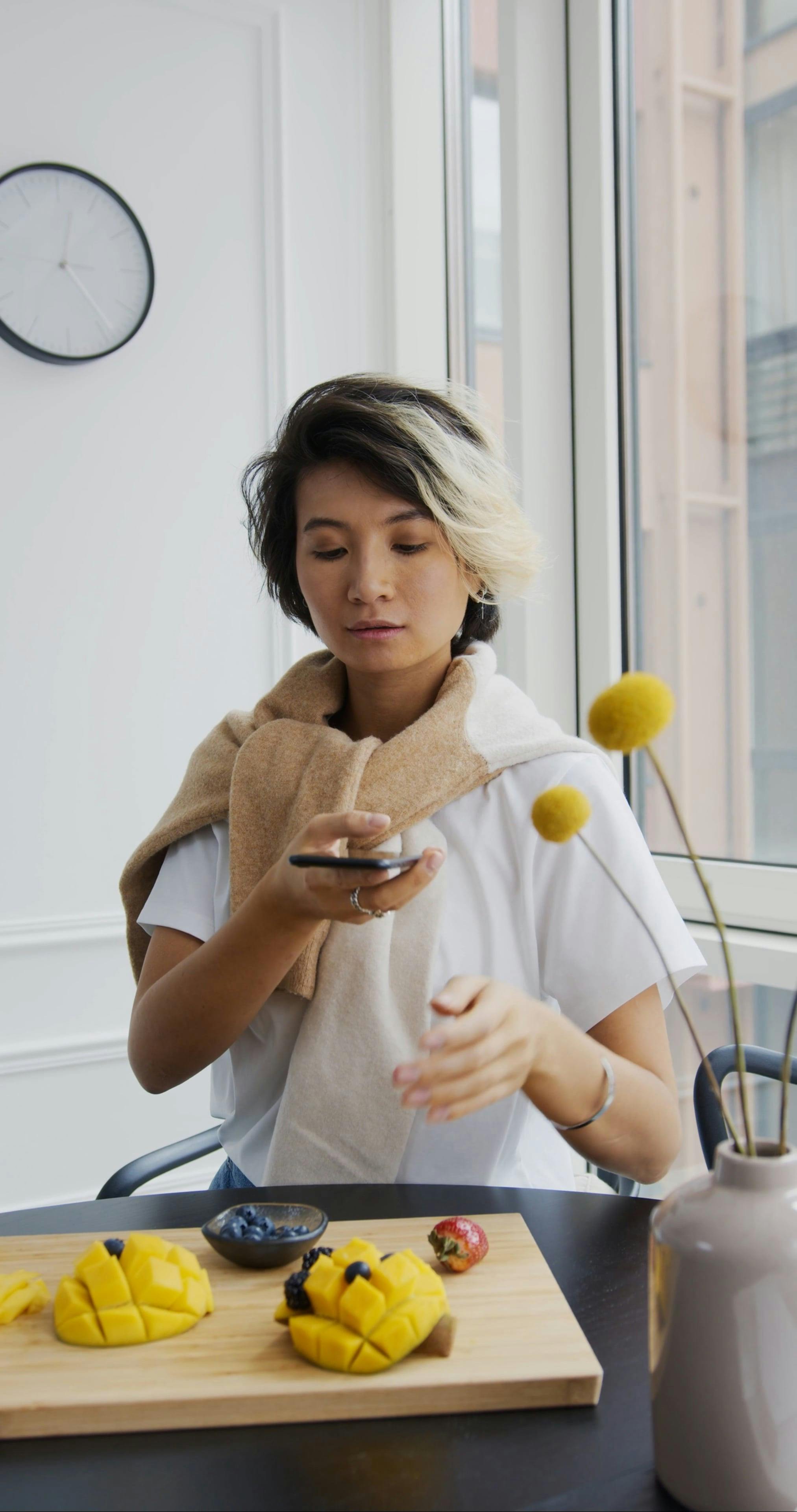 Eating Mangoes Videos, Download The BEST Free 4k Stock Video Footage ...