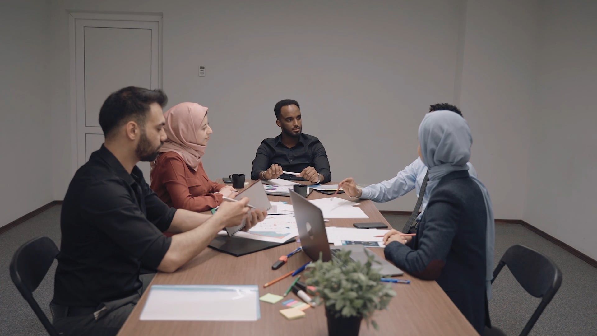 Men and Women in a Meeting Free Stock Video Footage, Royalty-Free 4K ...