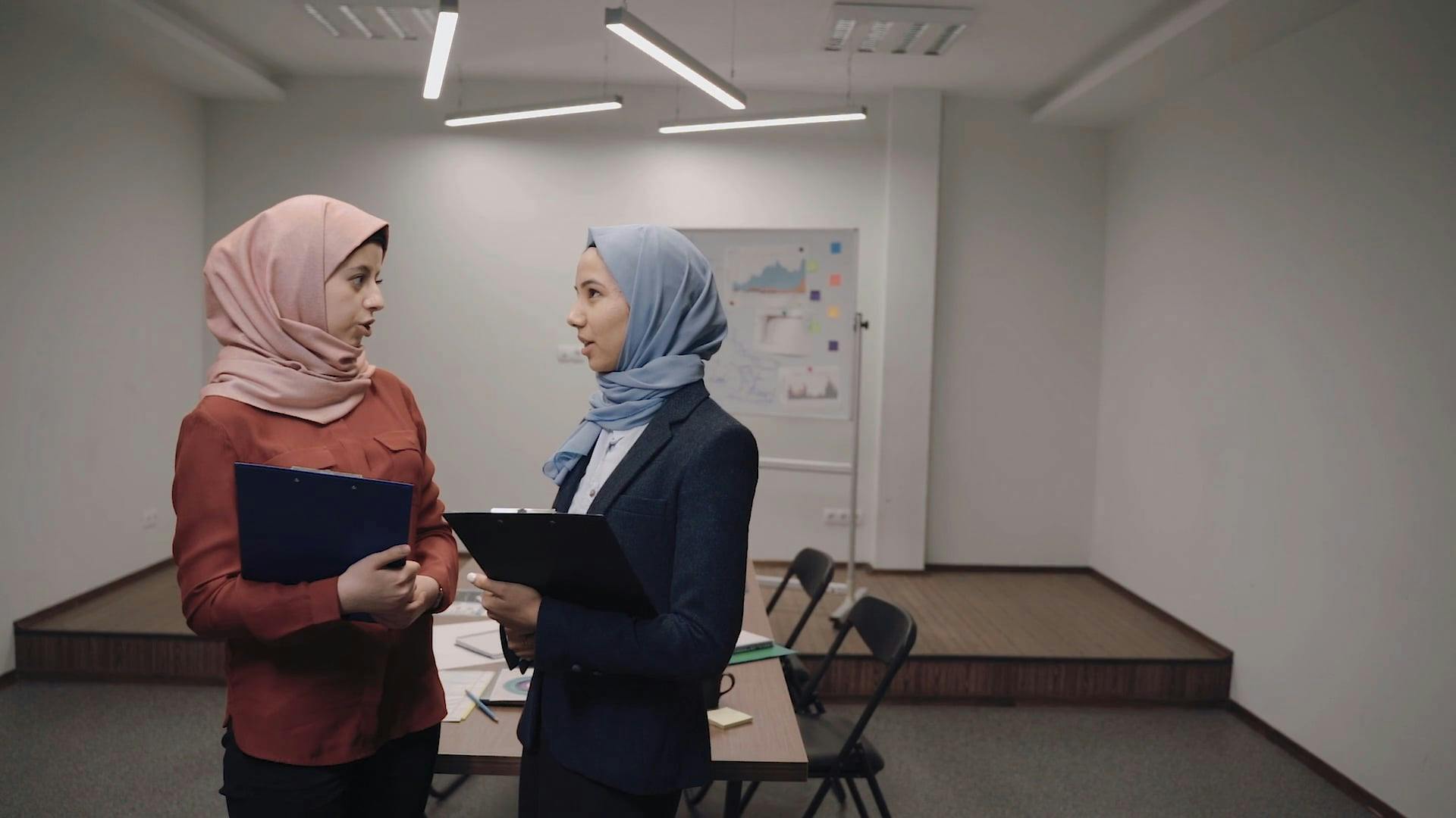 Colleagues Talking to each other · Free Stock Video