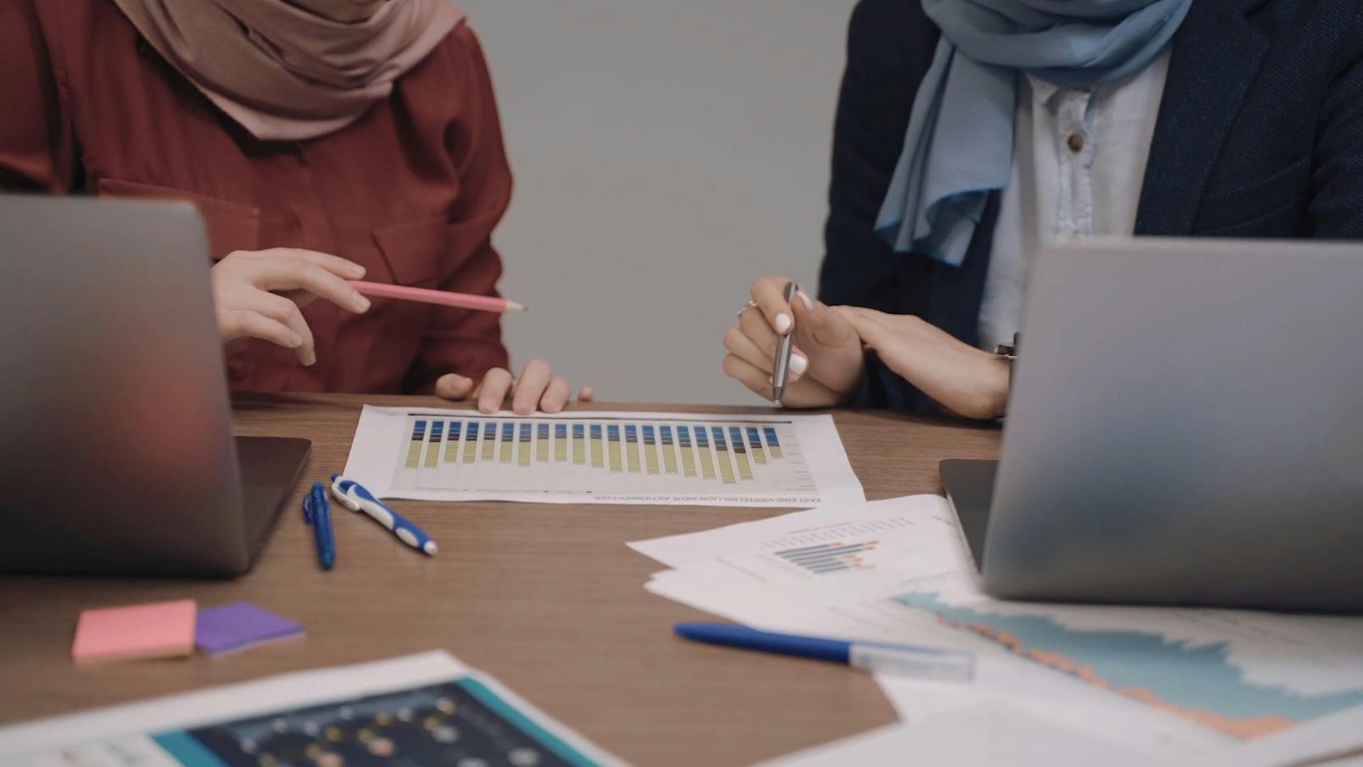 People Looking at a Graph · Free Stock Video