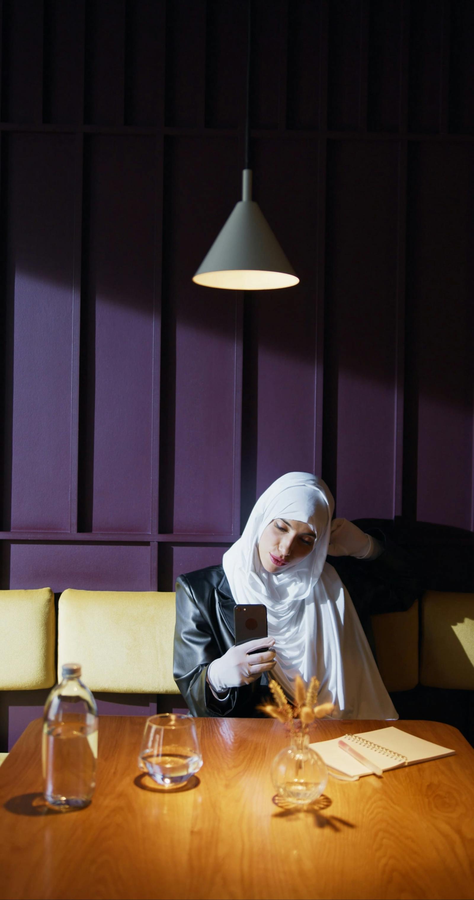 Call Light Videos, Download The BEST Free 4k Stock Video Footage & Call ...